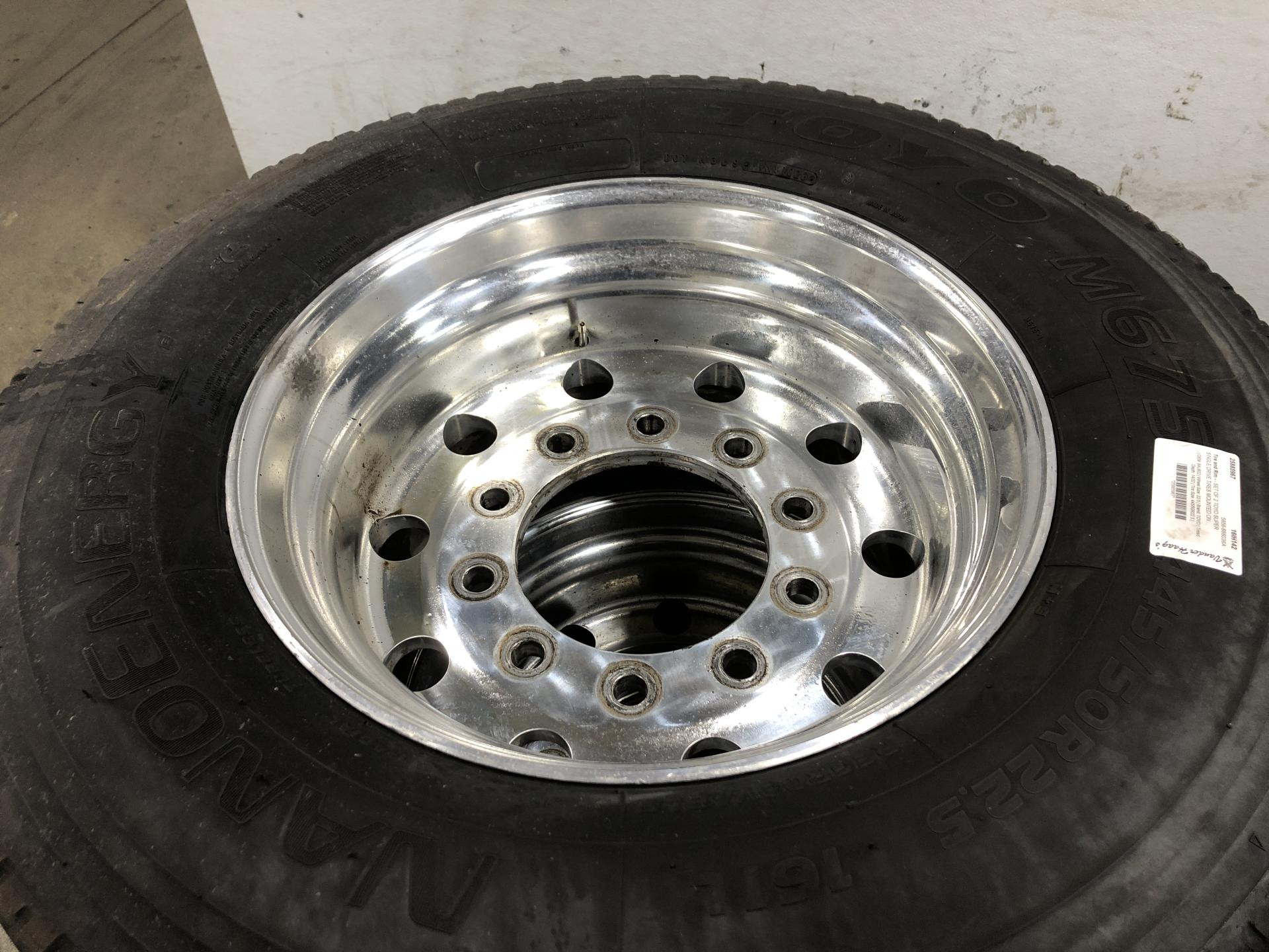 84U602 | Pilot SUPER SINGLE Tire and Rim for Sale