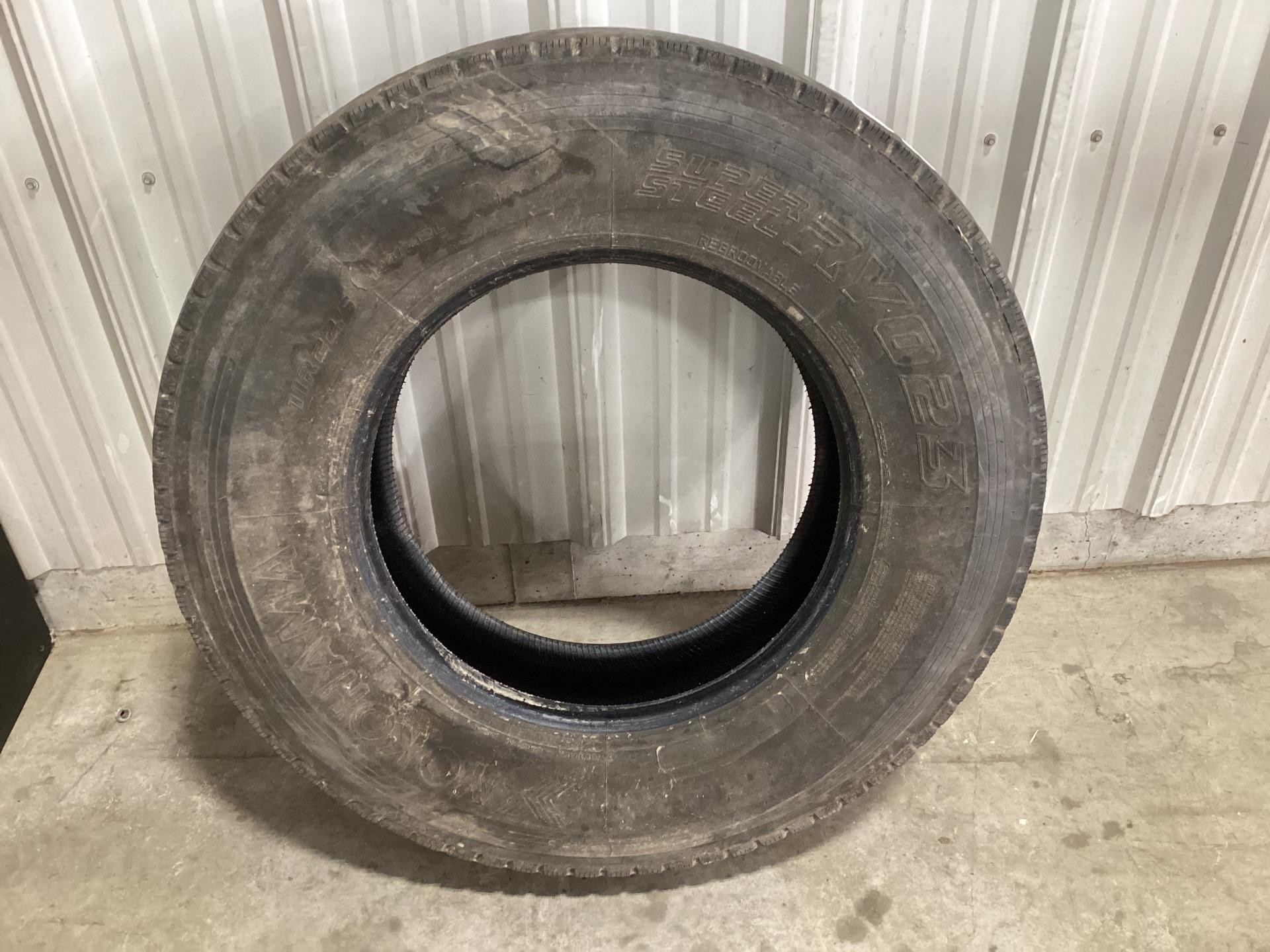 YOKOHAMA | Peterbilt 330 Tire for Sale