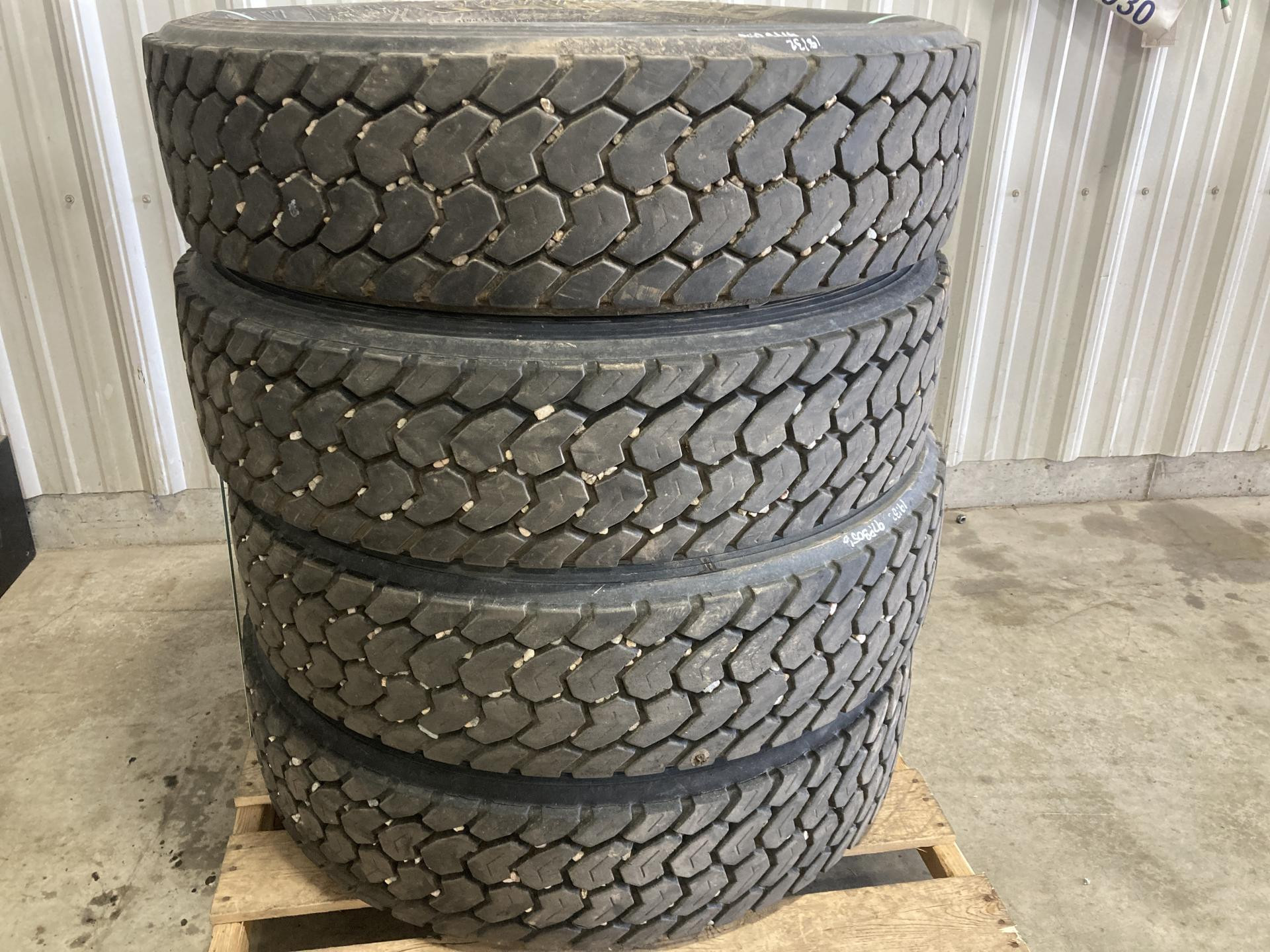 HANKOOK | Peterbilt 377 Tire for Sale