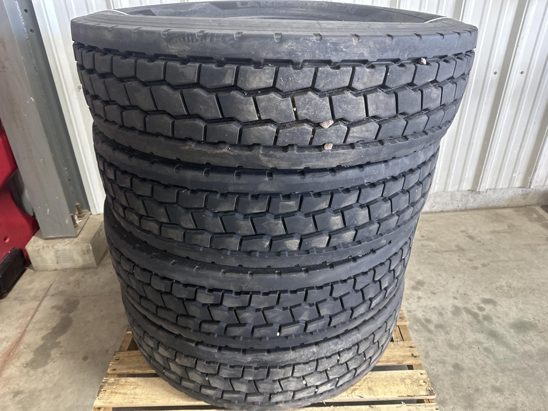 LANDGOLDEN | Freightliner C120 CENTURY Tire for Sale