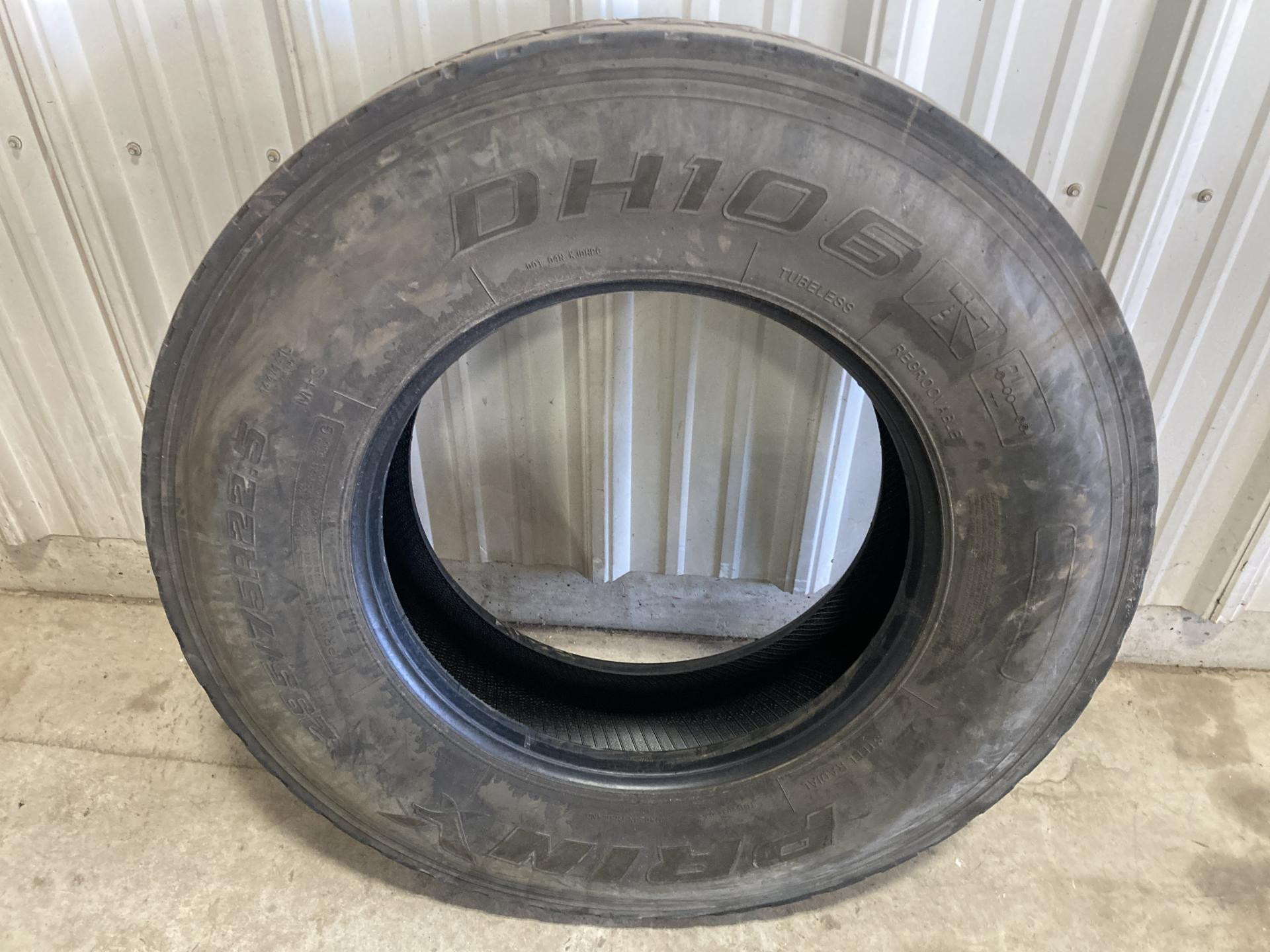Freightliner CASCADIA Tire for Sale