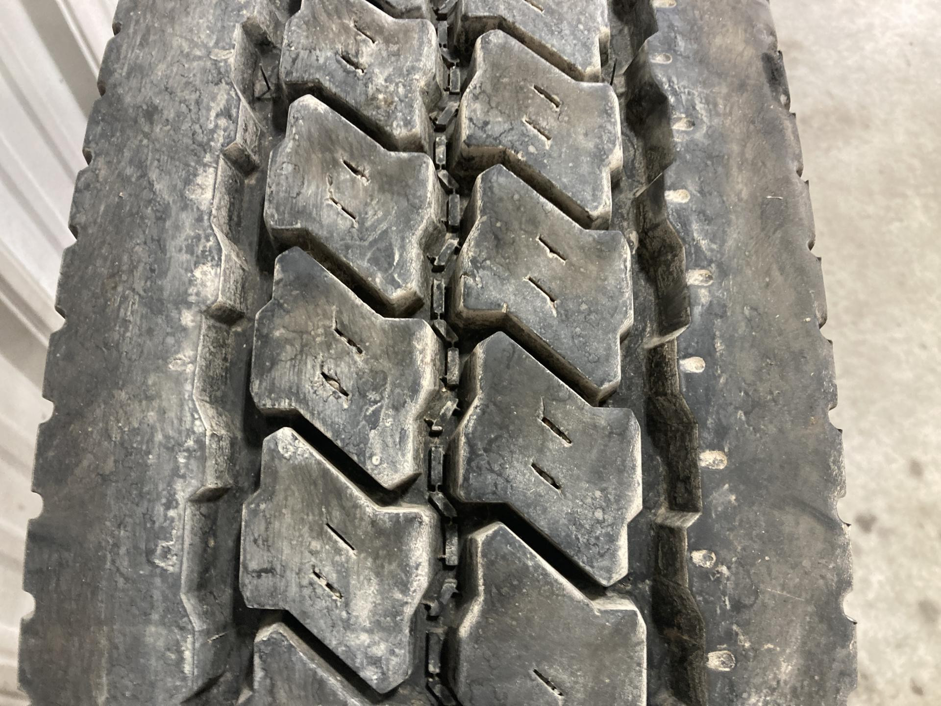 KELLY | Freightliner CASCADIA Tire for Sale