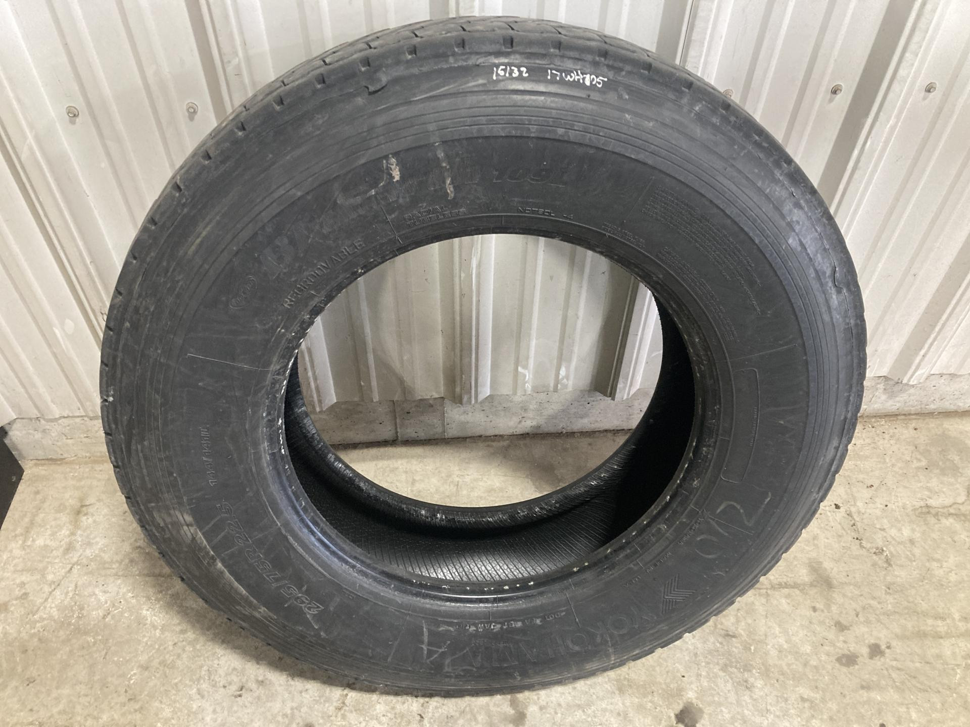 YOKOHAMA | Freightliner CASCADIA Tire for Sale