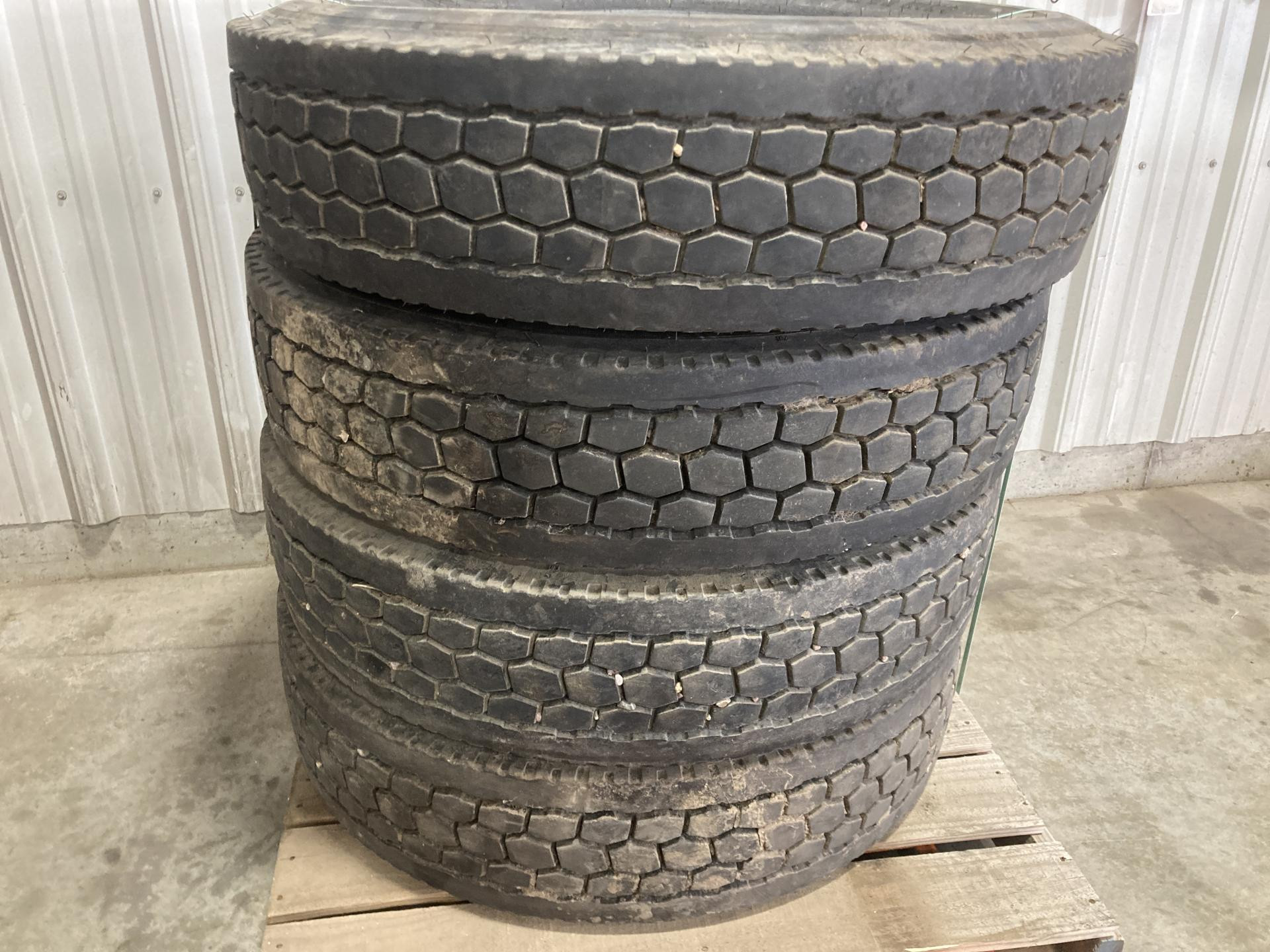 NAVITRAC | Freightliner CASCADIA Tire for Sale