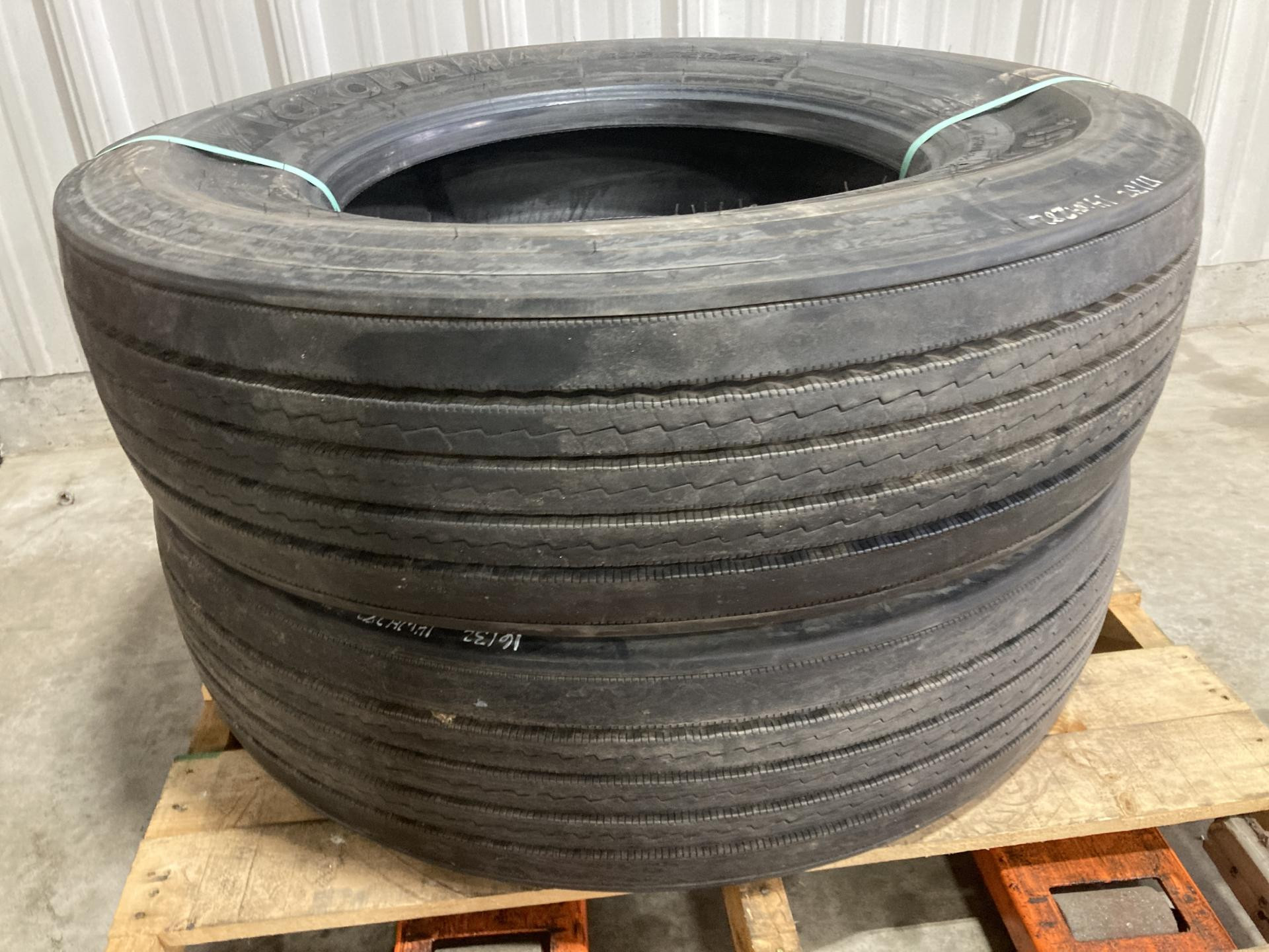YOKOHAMA | Freightliner CASCADIA Tire for Sale