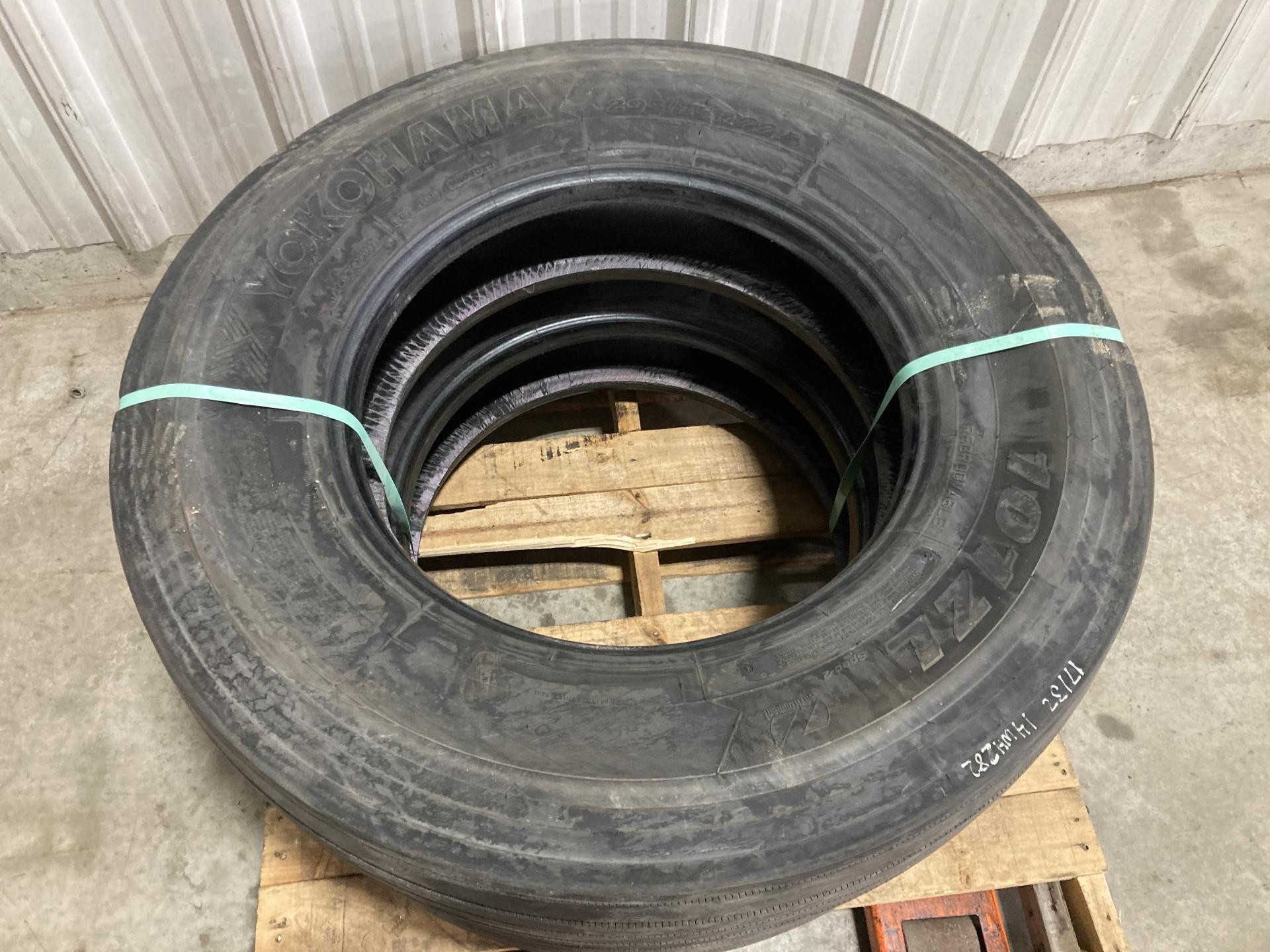 YOKOHAMA | Freightliner CASCADIA Tire for Sale