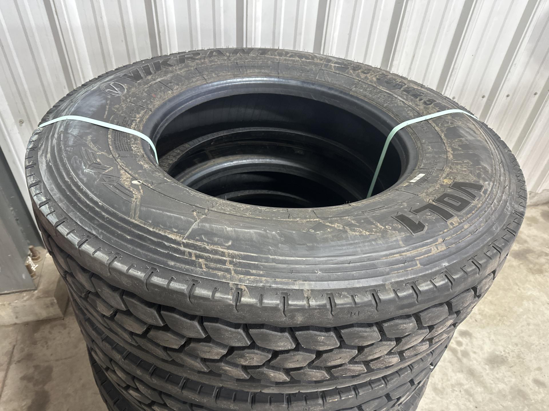 VIKRANT | Freightliner CASCADIA Tire for Sale