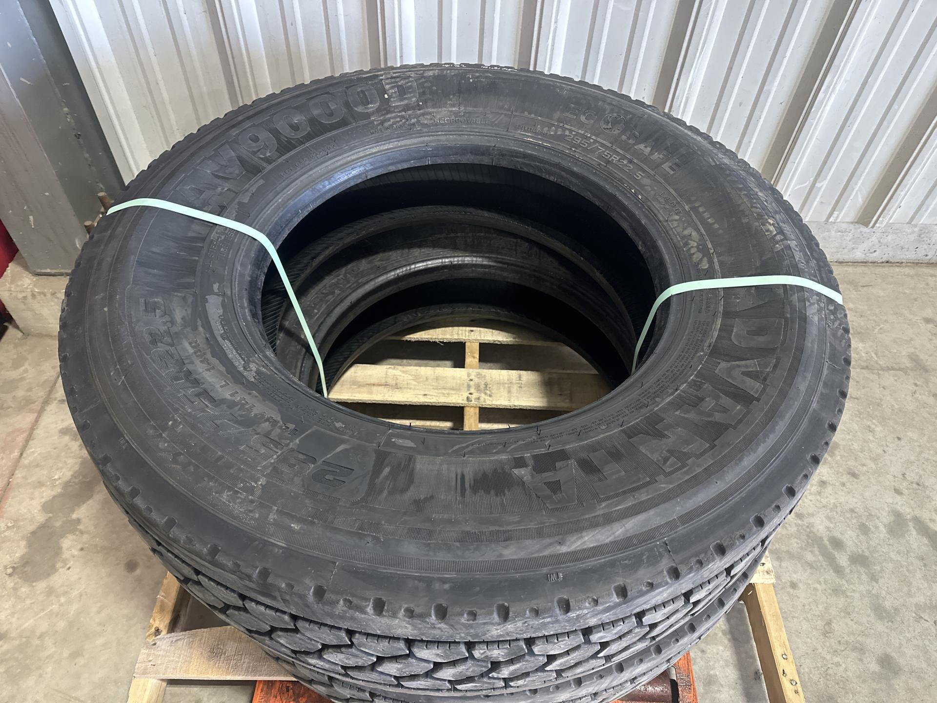 ADVANTA | Freightliner CASCADIA Tire for Sale