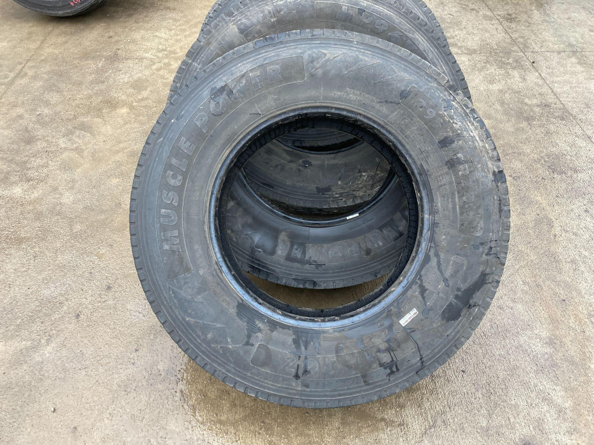 Freightliner FC70 Tire for Sale