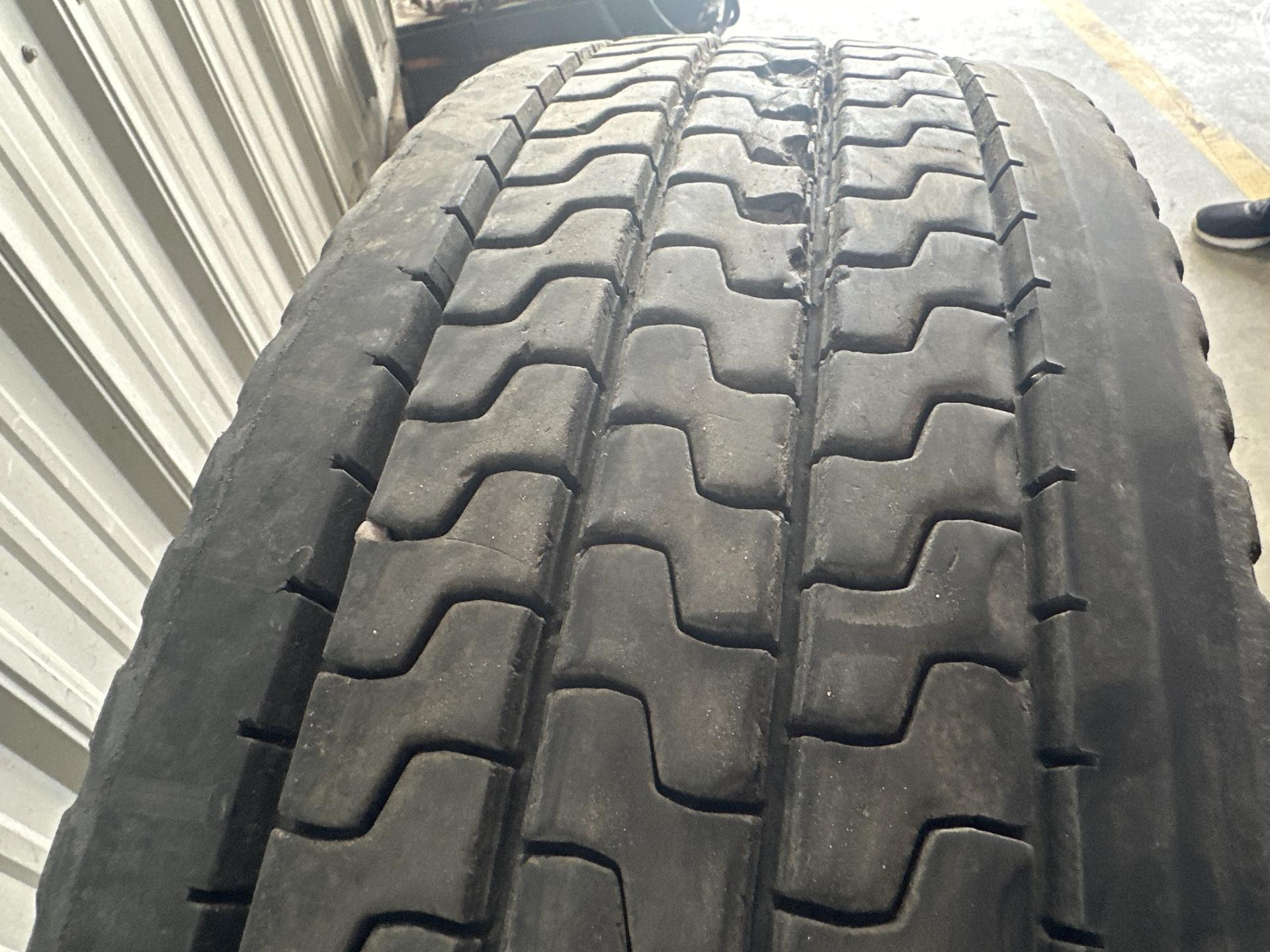 YOKOHAMA | Freightliner CASCADIA Tire for Sale