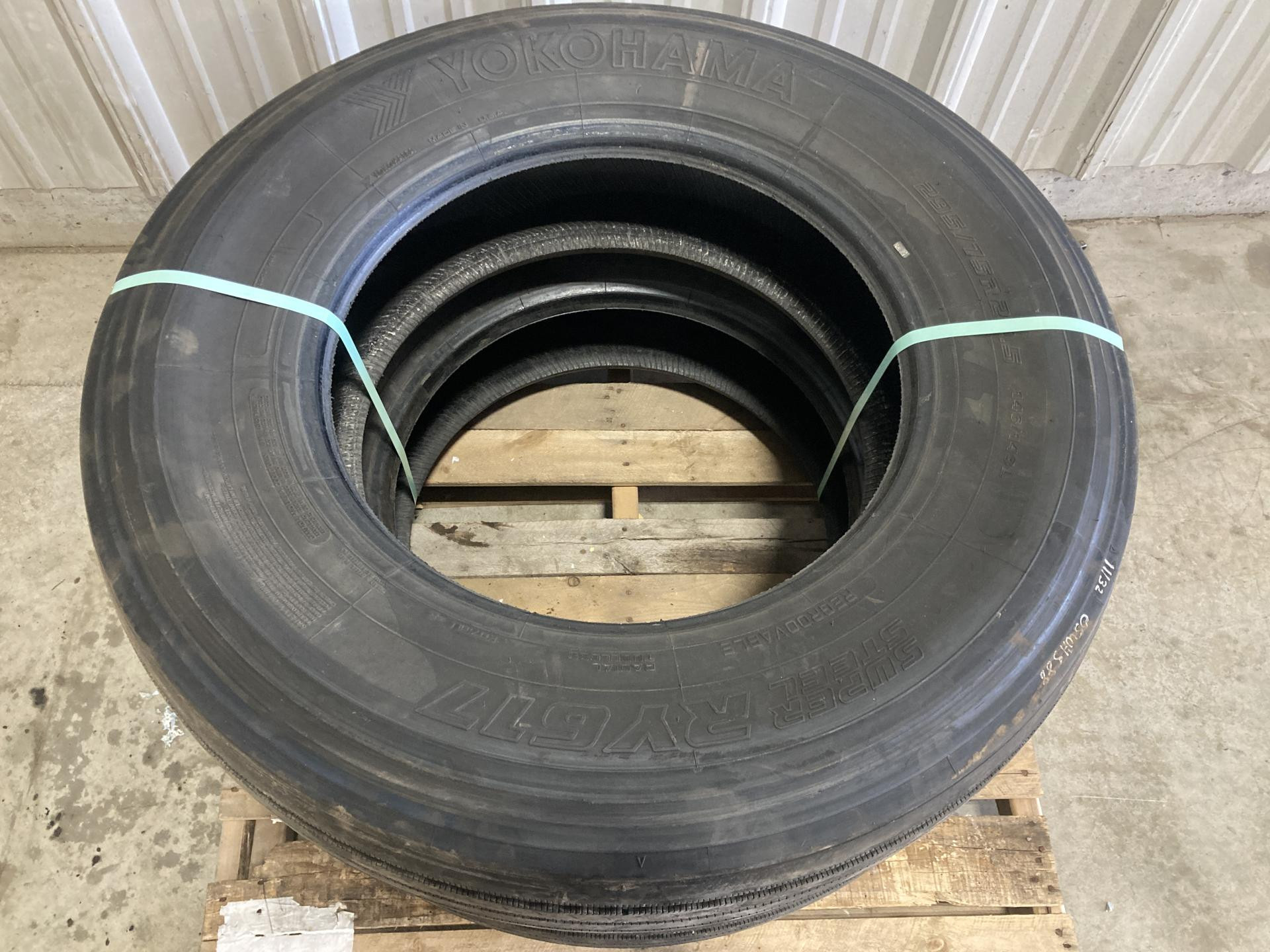 YOKOHAMA | Freightliner CLASSIC XL Tire for Sale