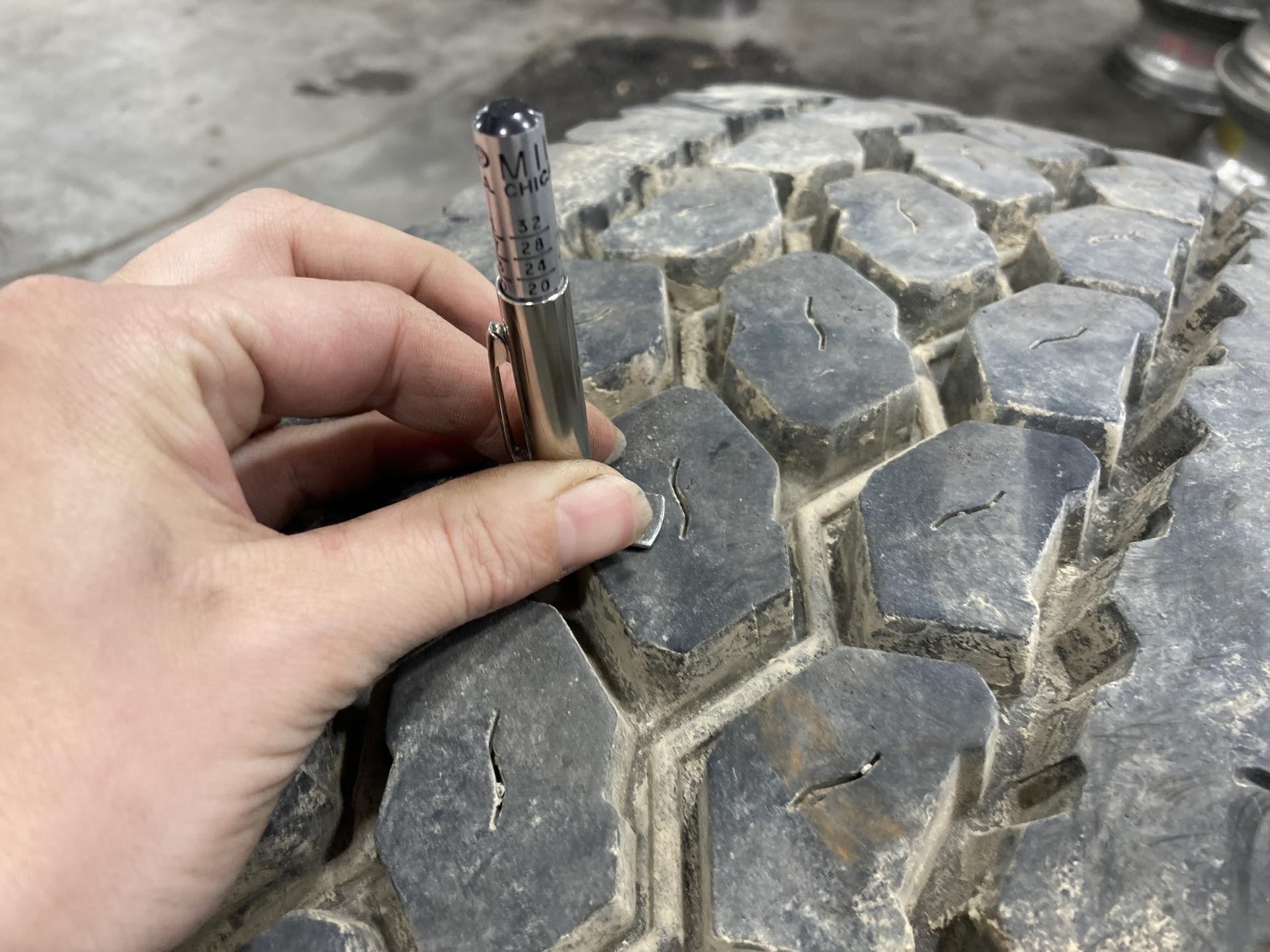 International DURASTAR (4300) Tire for Sale