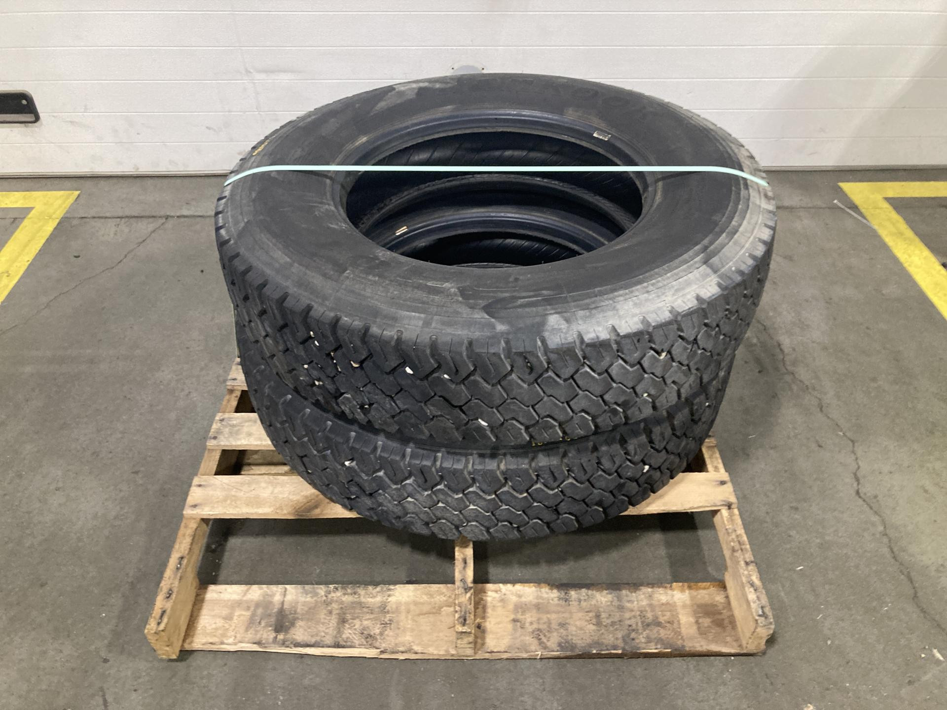 Ford F700 Tire for Sale