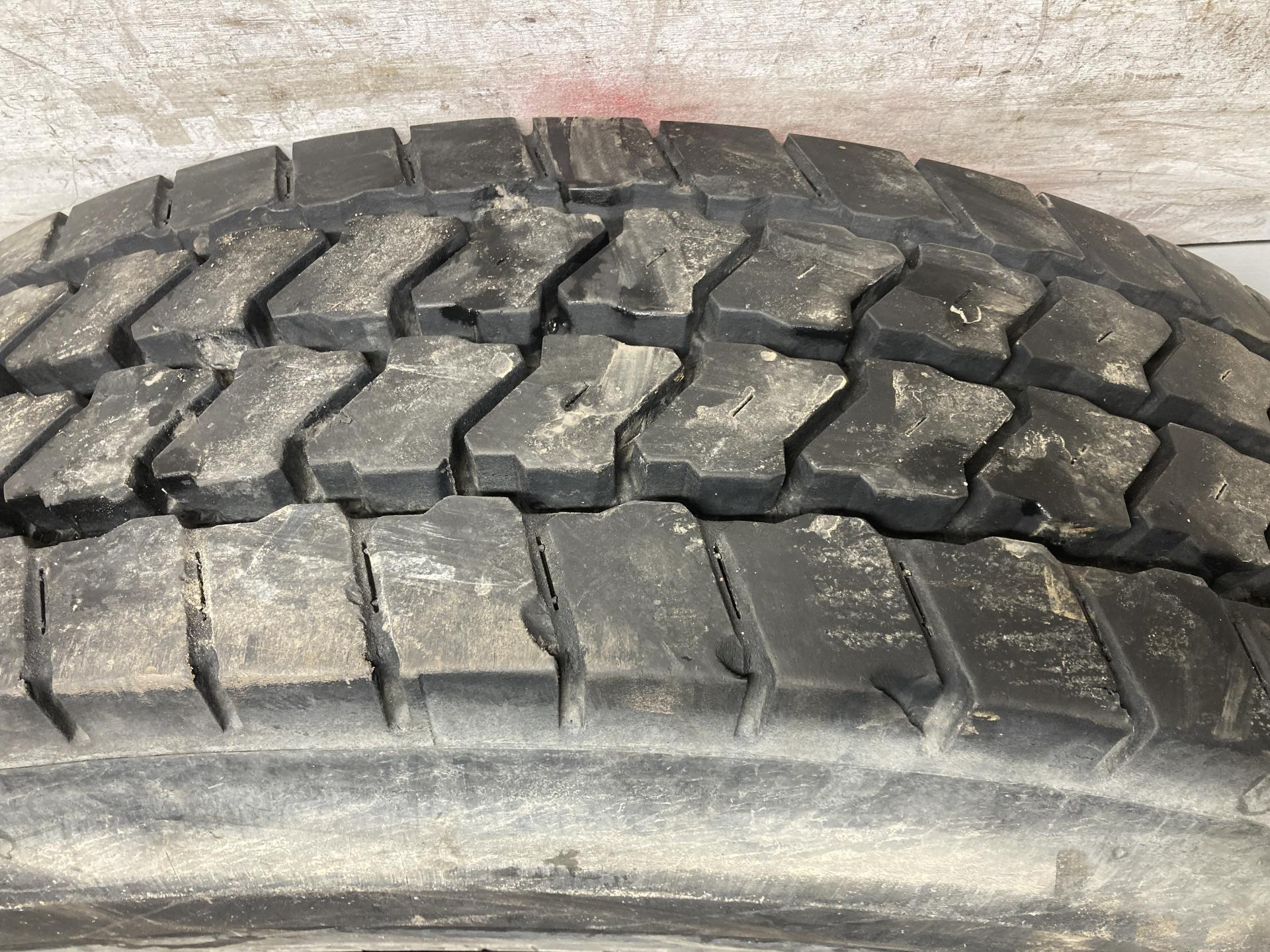 Ford F800 Tire for Sale