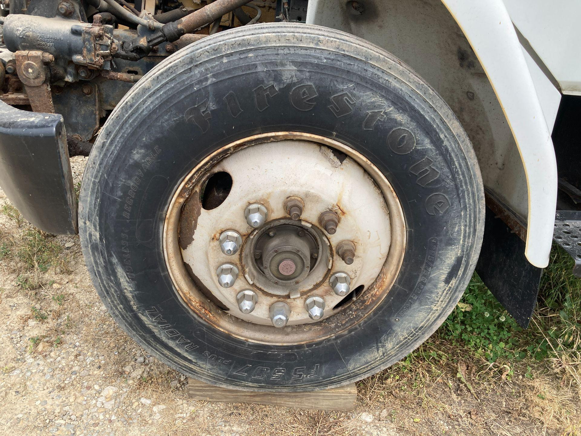 Freightliner FL60 Tire for Sale