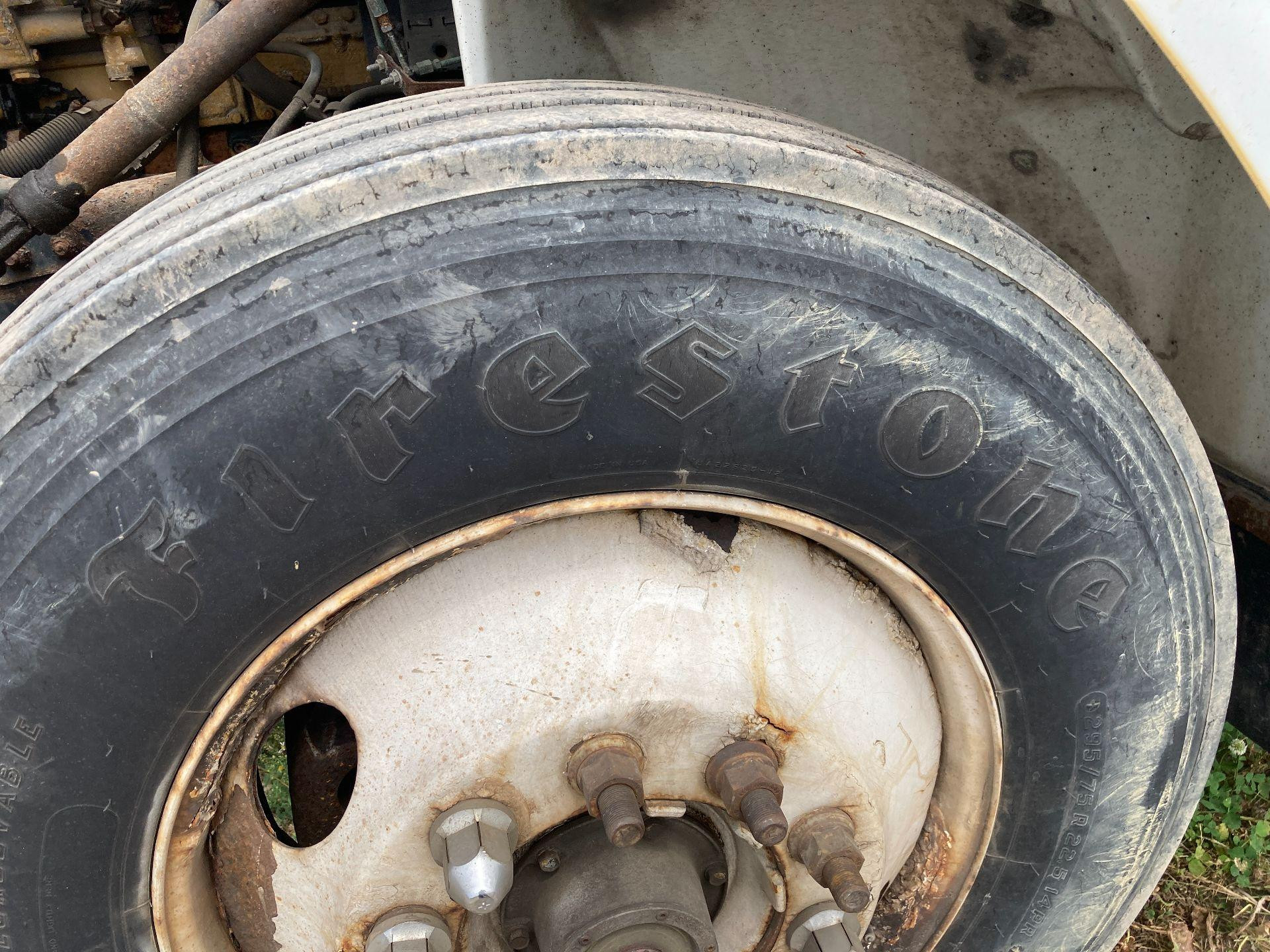 Freightliner FL60 Tire for Sale