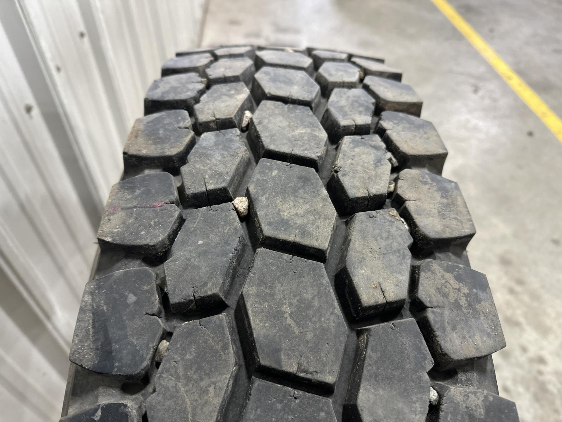 ROAD X | Freightliner FL70 Tire for Sale