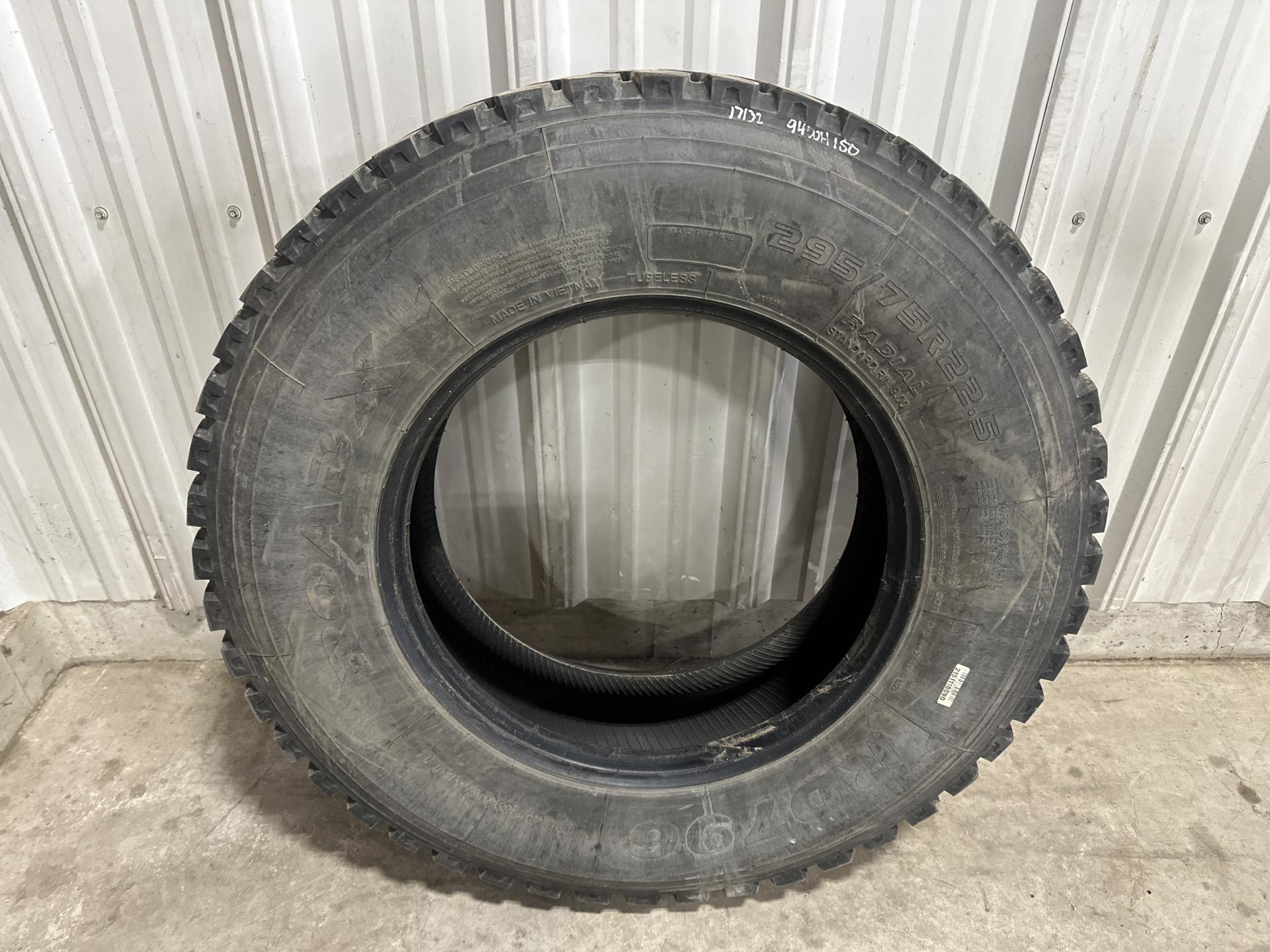 ROAD X | Freightliner FL70 Tire for Sale