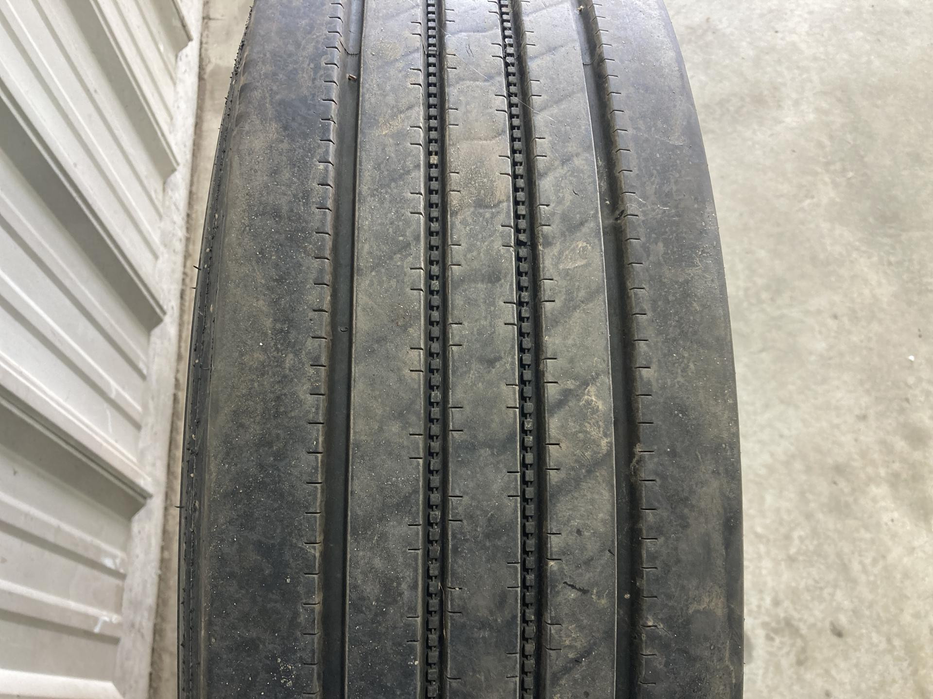 ROADMASTER | Freightliner FLB Tire for Sale