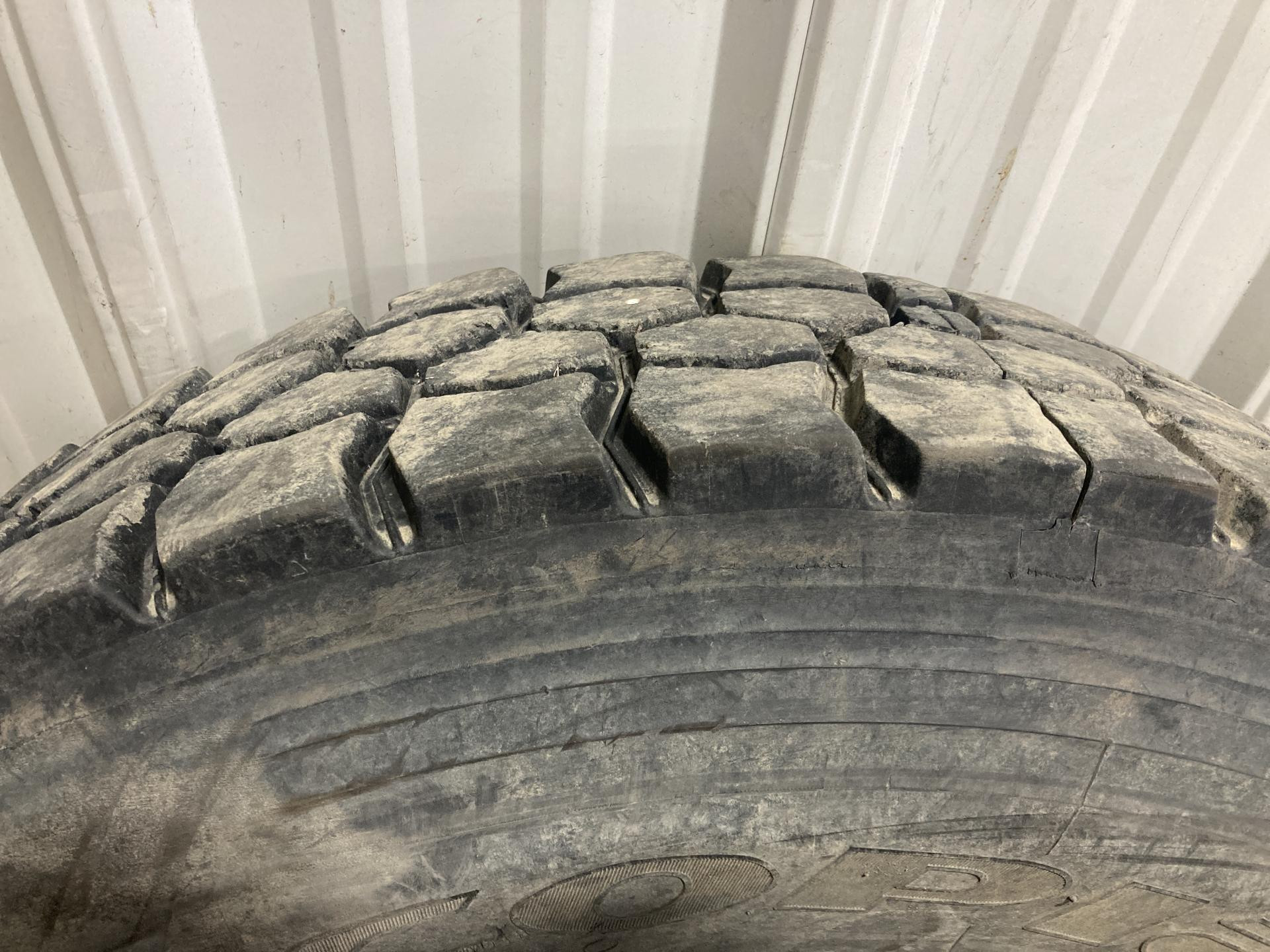 BRIDGESTONE | Freightliner FLD120 Tire for Sale