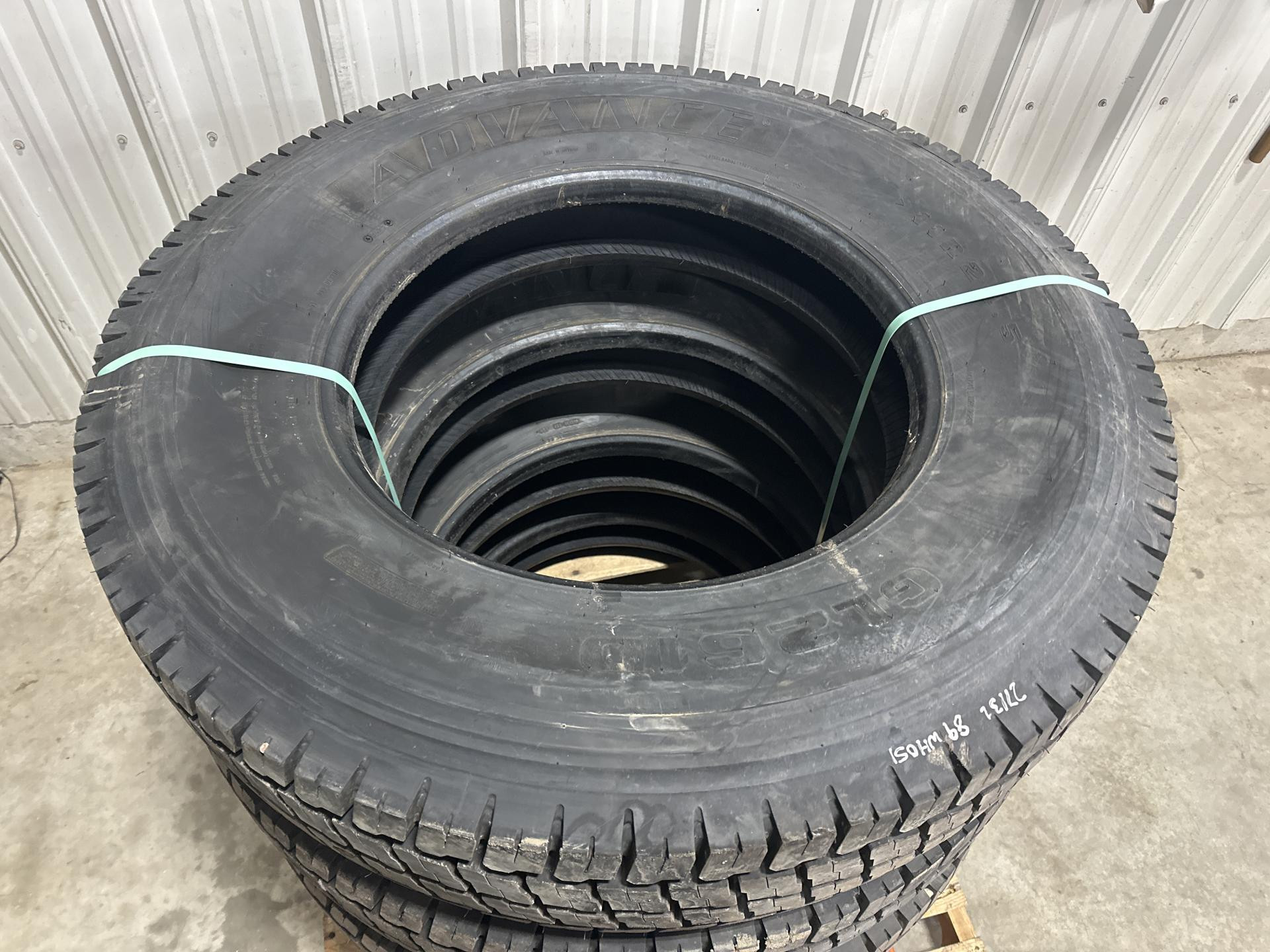 ADVANCE | Freightliner FLD120 Tire for Sale