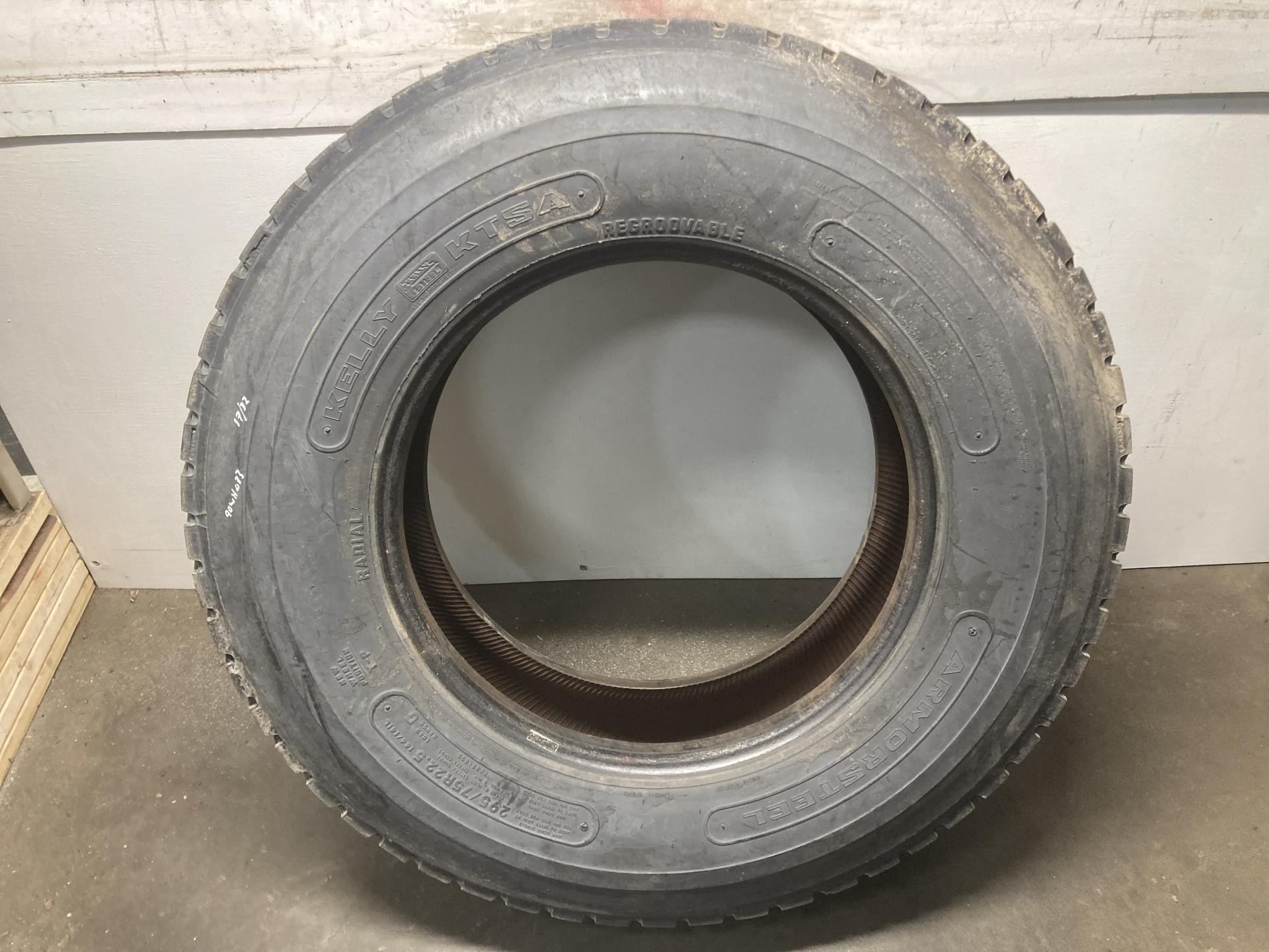 Freightliner FLD120 Tire for Sale