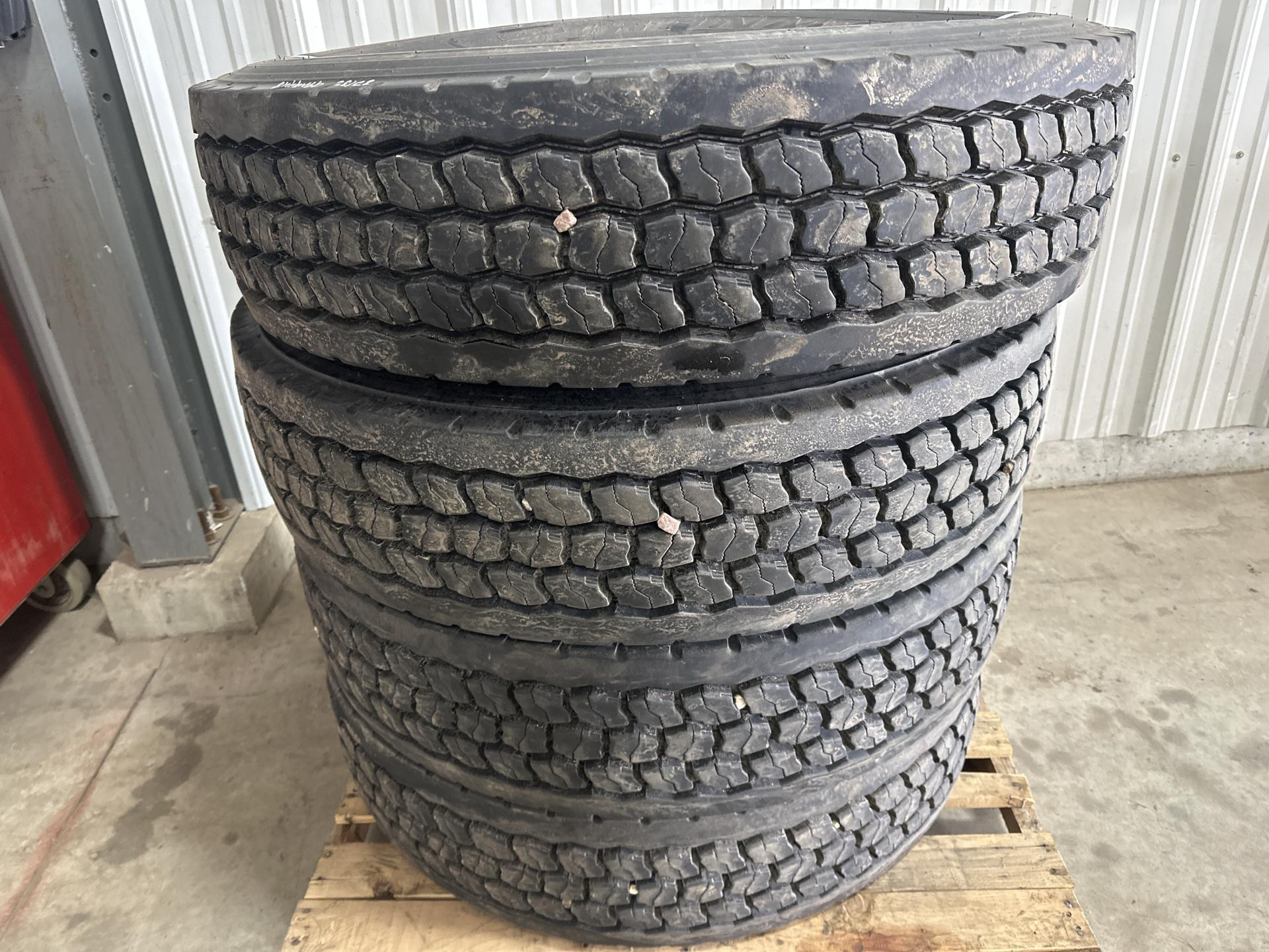 IRONMAN | Freightliner FLD120 Tire for Sale