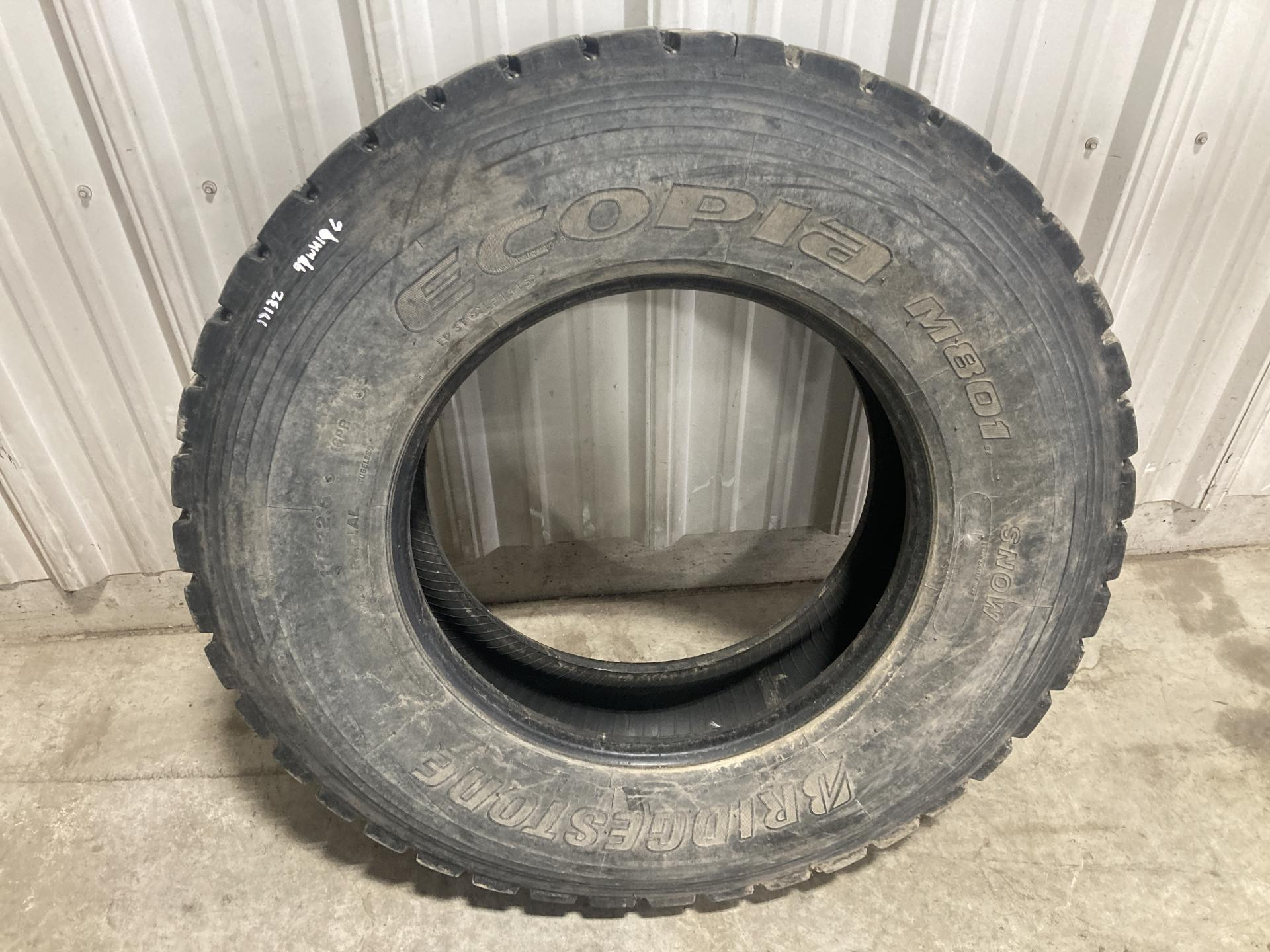 BRIDGESTONE | Freightliner FLD120 Tire for Sale