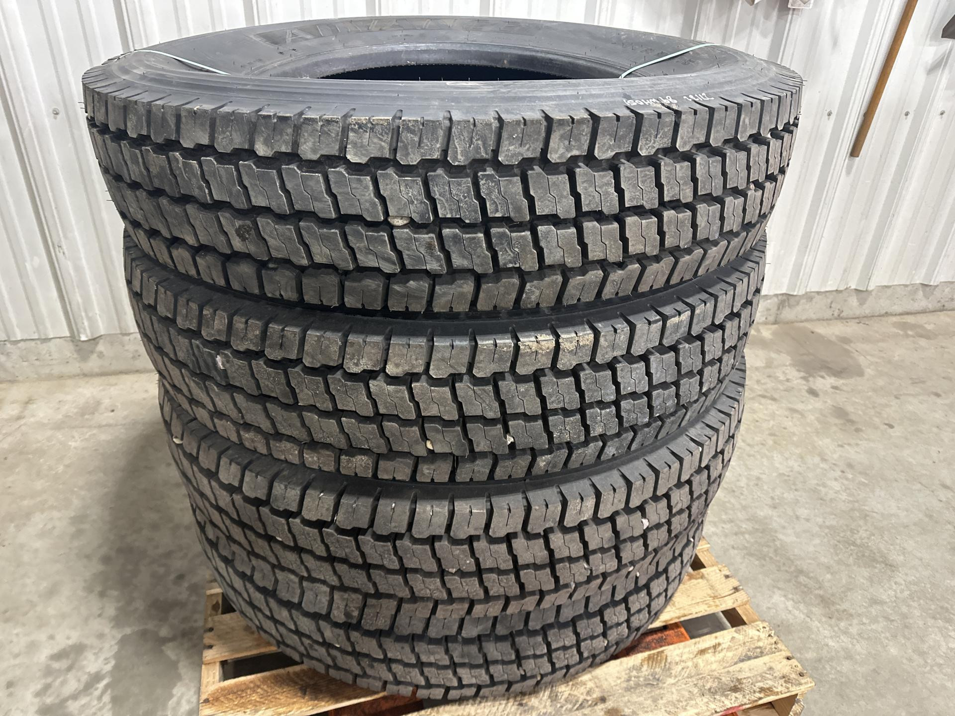 ADVANCE | Freightliner FLD120 Tire for Sale