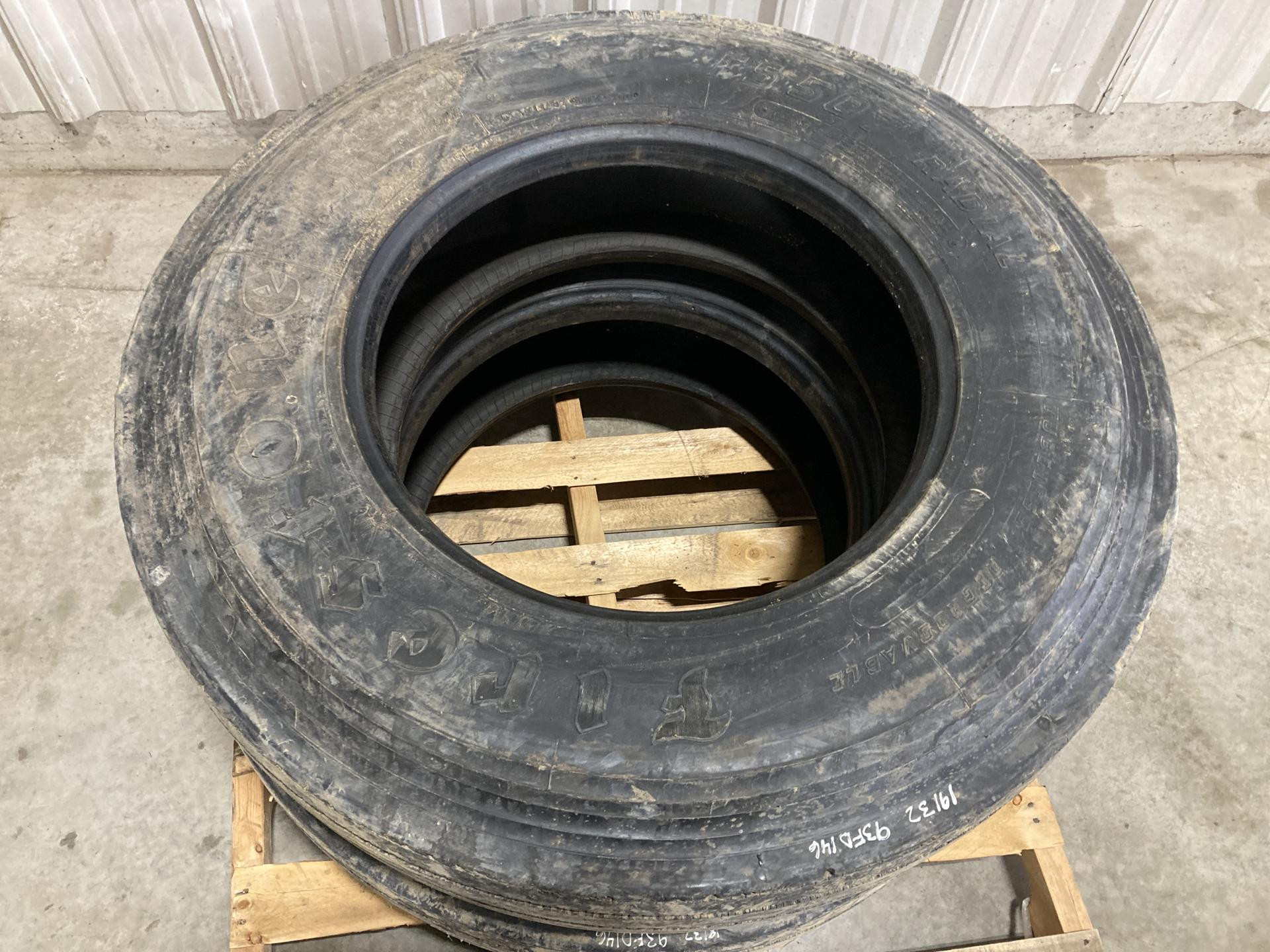 FIRESTONE | Ford LNT9000 Tire for Sale