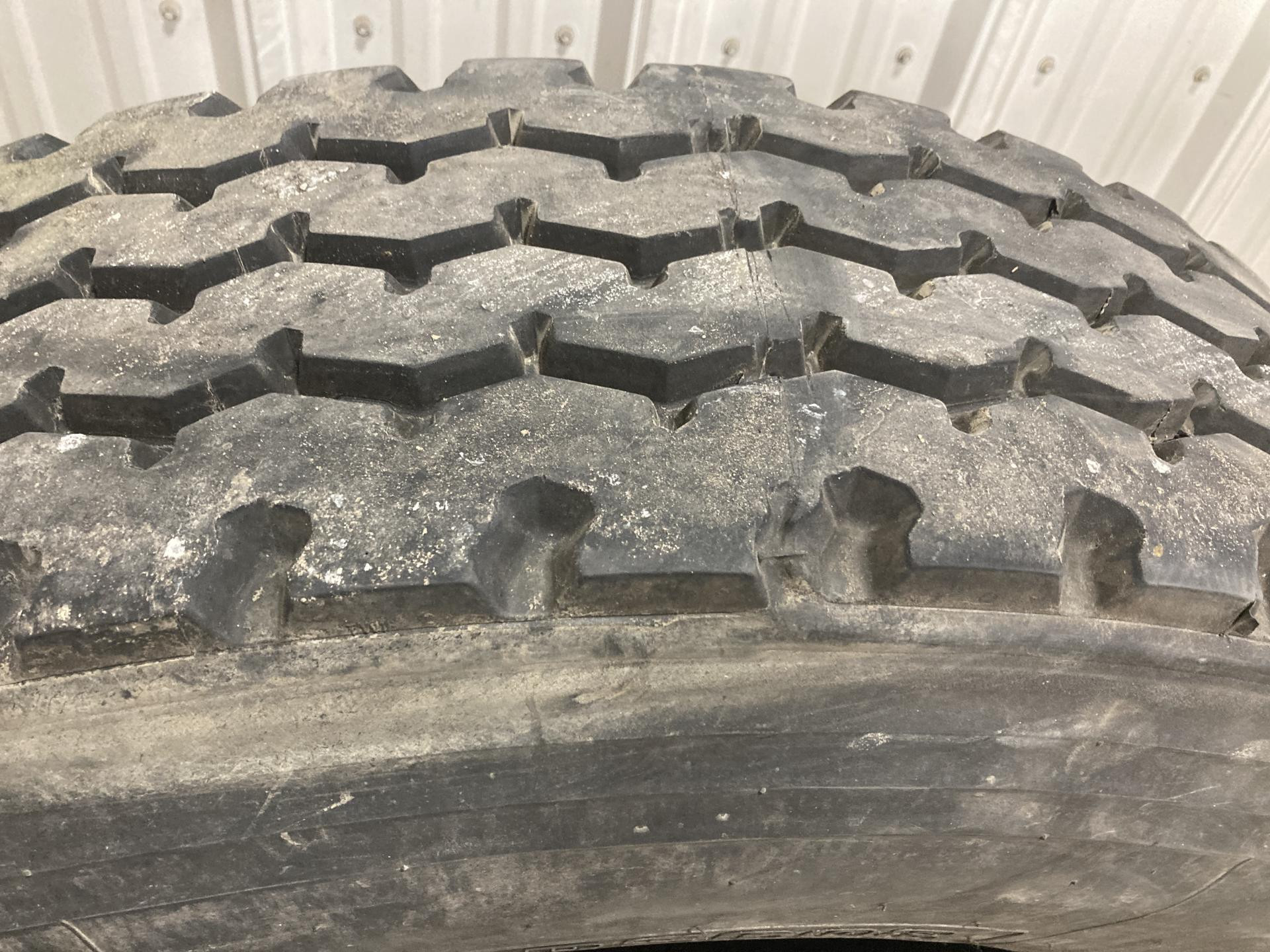 ROADSHINE | Freightliner M2 106 Tire for Sale