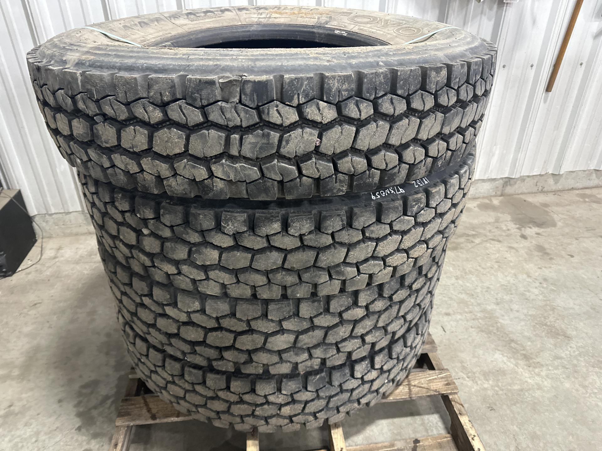 TOYO | Kenworth W900L Tire for Sale