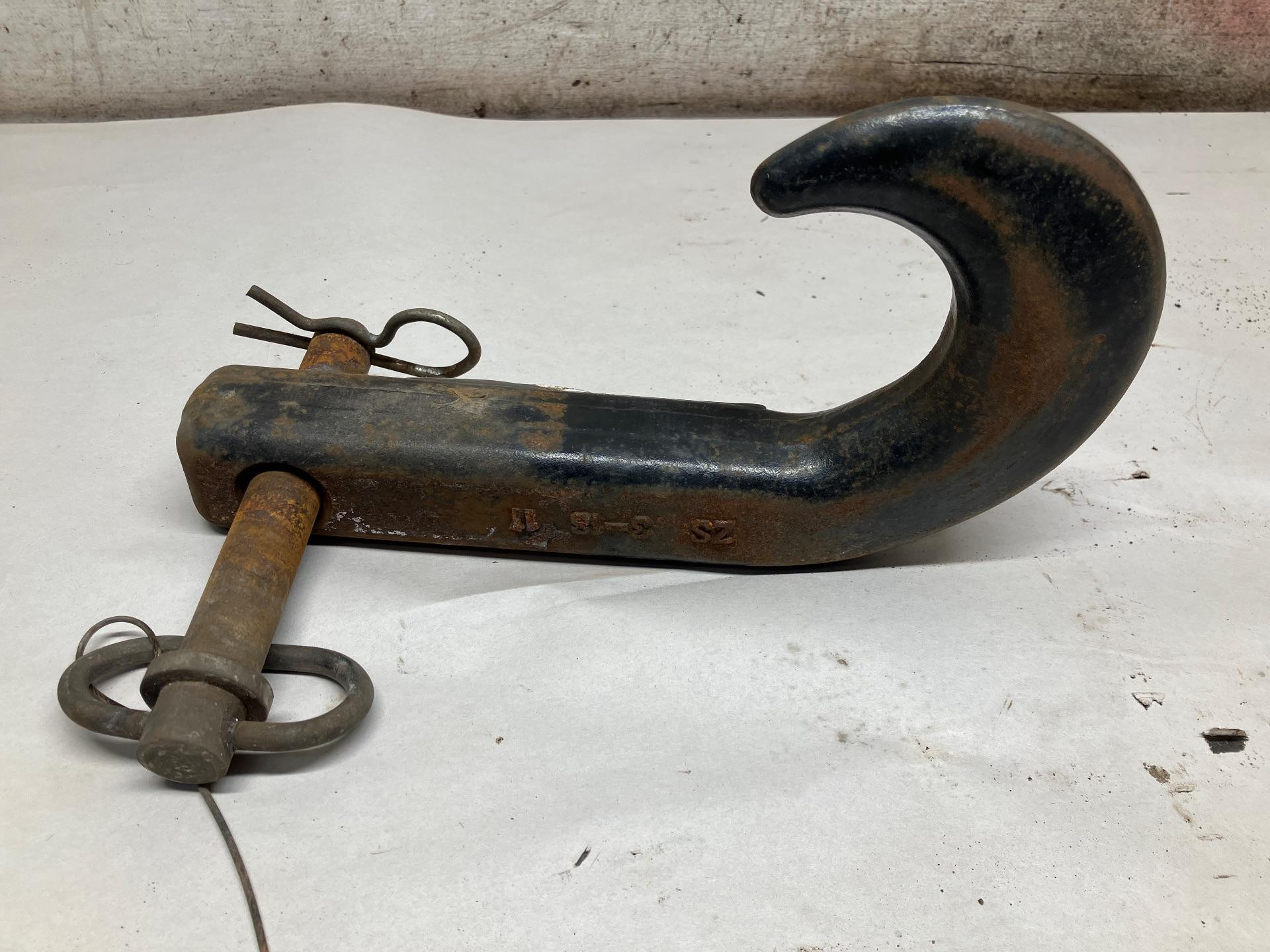 503505C1 | International 9200 Tow Hook for Sale