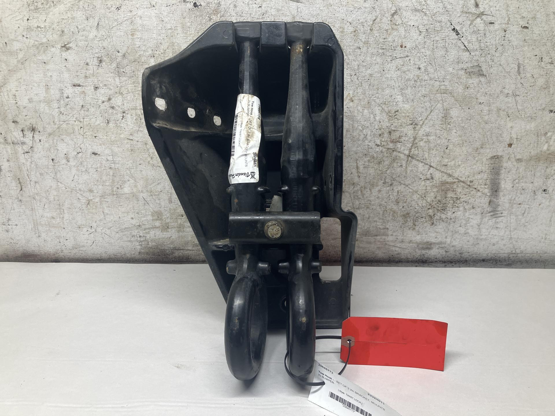 N/A | Freightliner CASCADIA Tow Hook for Sale