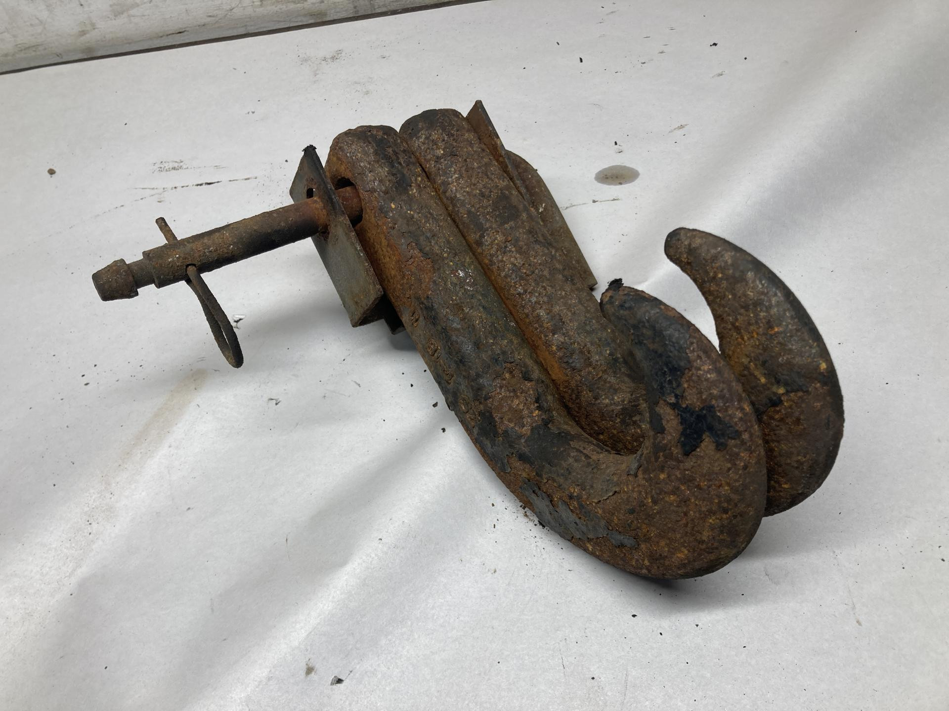 503505C1 | International TRANSTAR (8600) Tow Hook for Sale