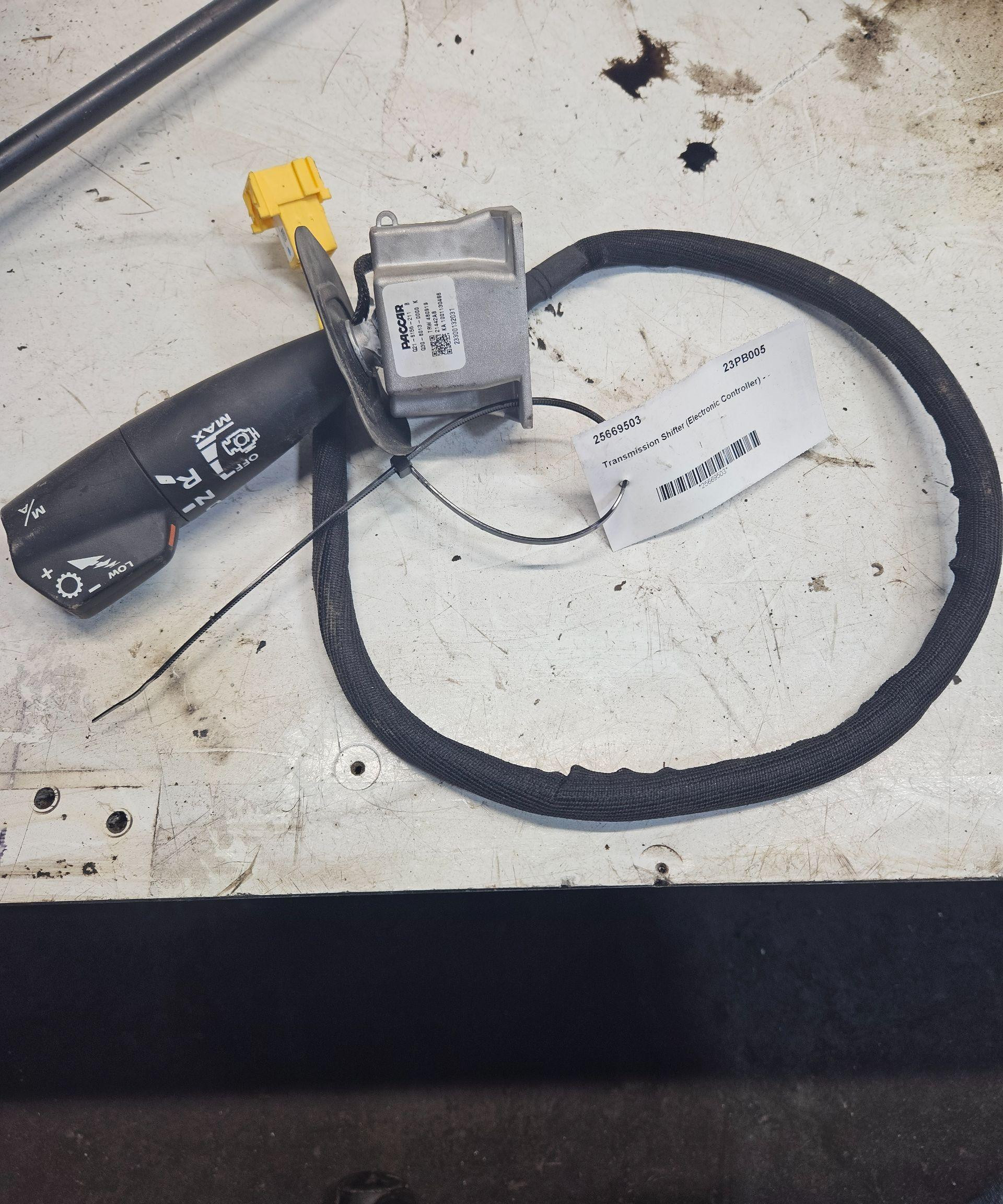 Q21-6155-211 | Paccar EEO-17F112C Transmission Electric Shifter for Sale
