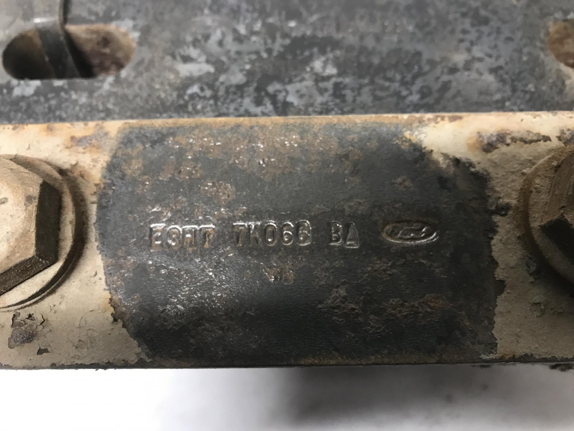 E3HT-7K066-BA | Ford F800 Transmission Support Bracket for Sale