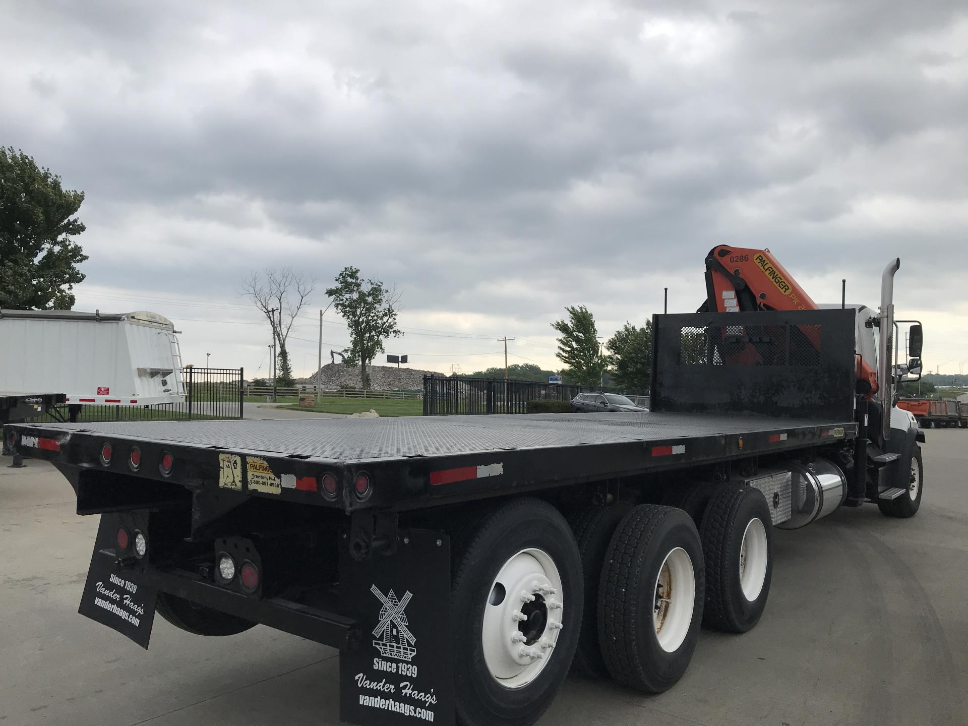 Freightliner 114SD Truck for Sale