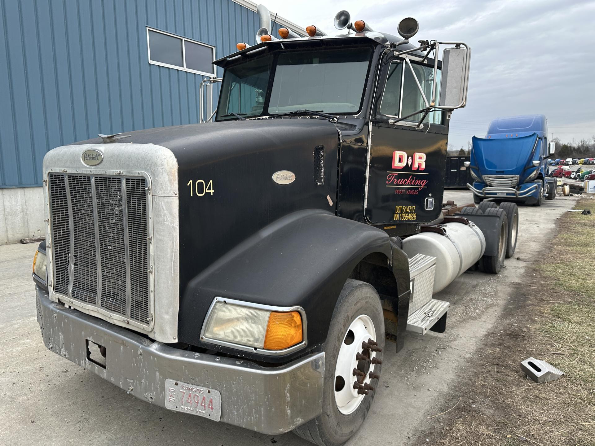 Peterbilt 385 Parts Unit for Sale