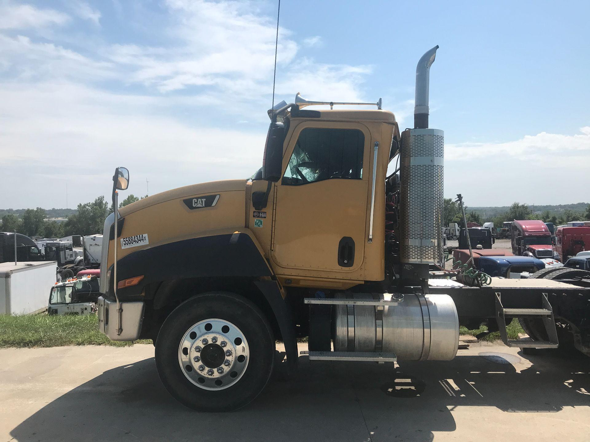 CAT CT660 Parts Unit for Sale