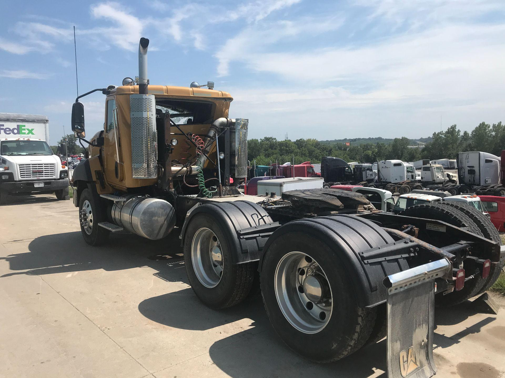 CAT CT660 Parts Unit for Sale