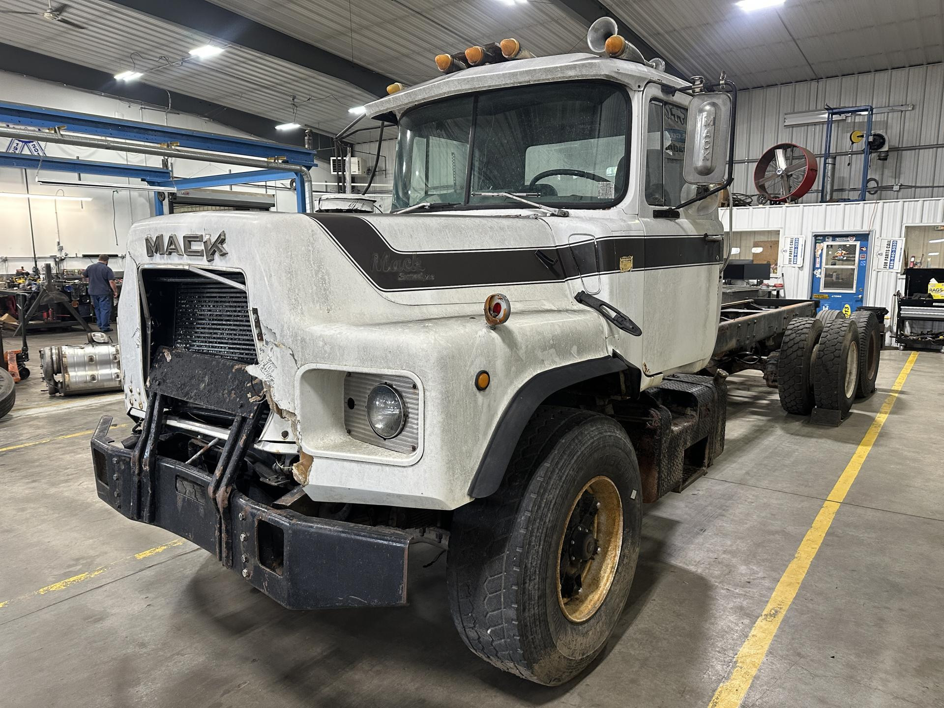 Mack DM600 Parts Unit for Sale