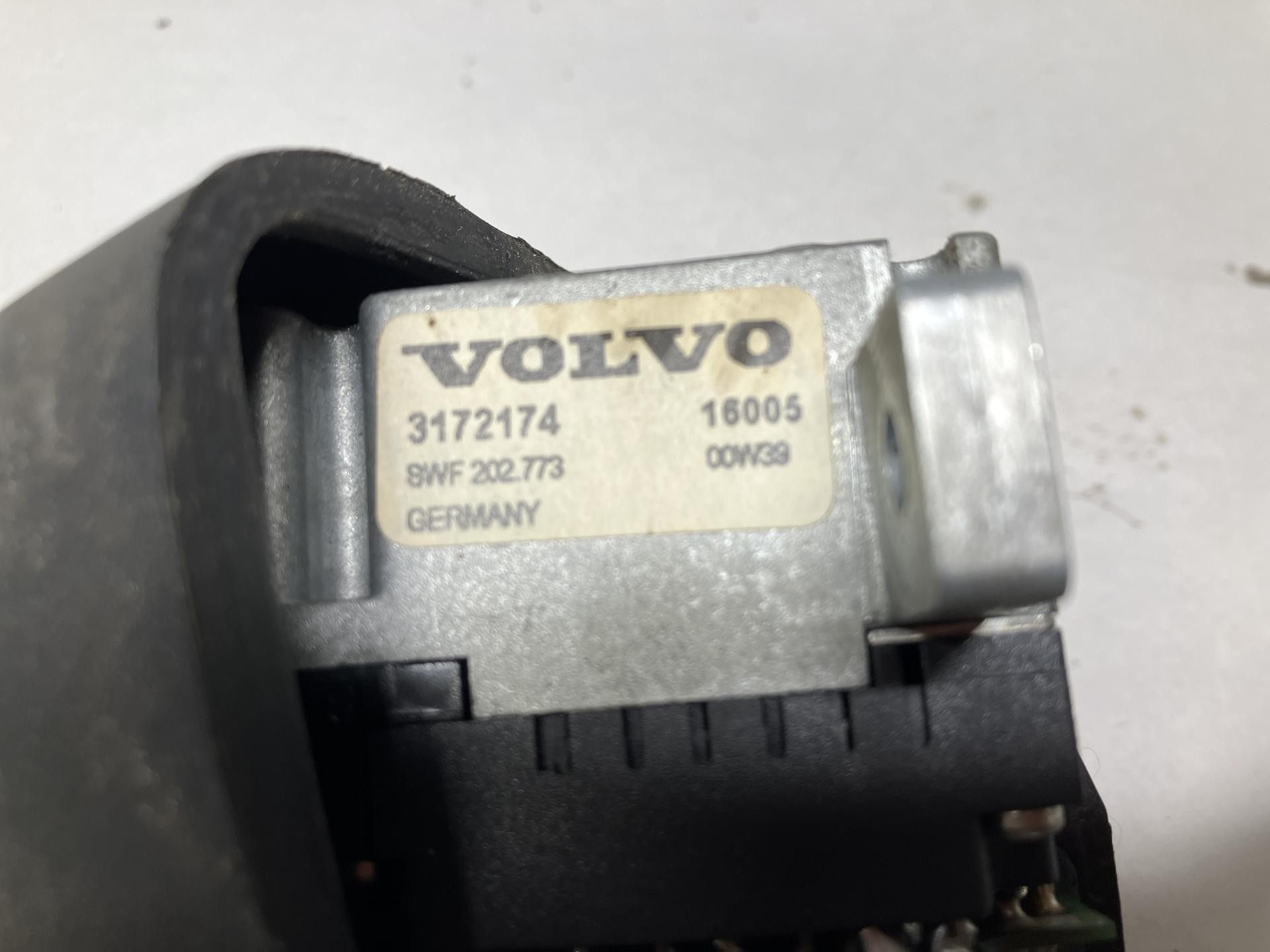 3172174 | Volvo VNL Turn Signal/Column Switch for Sale