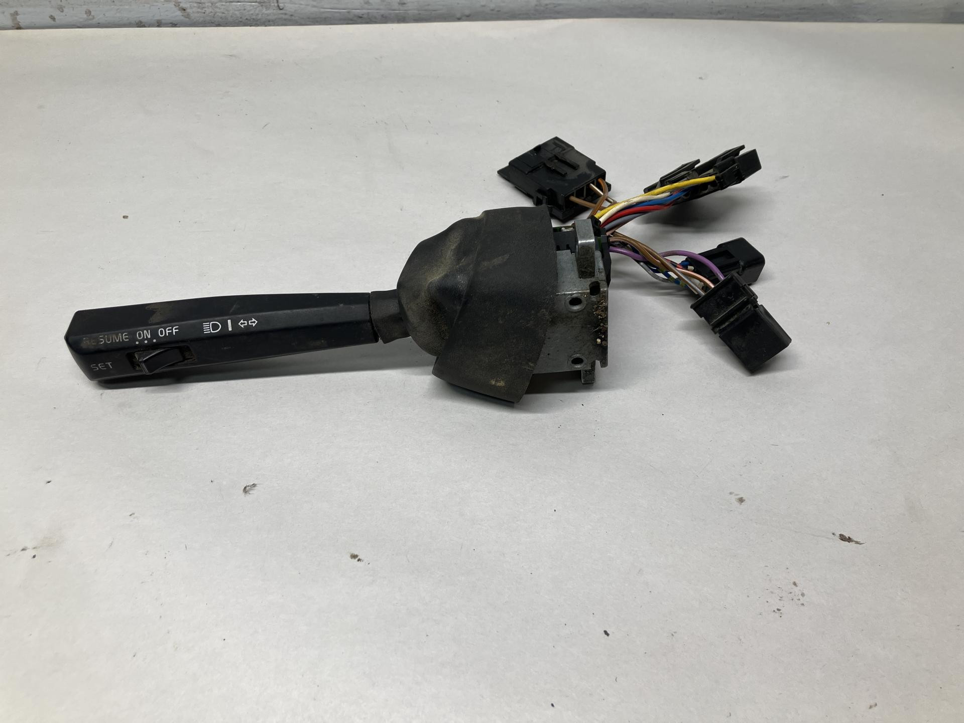 3172174 | Volvo VNL Turn Signal/Column Switch for Sale