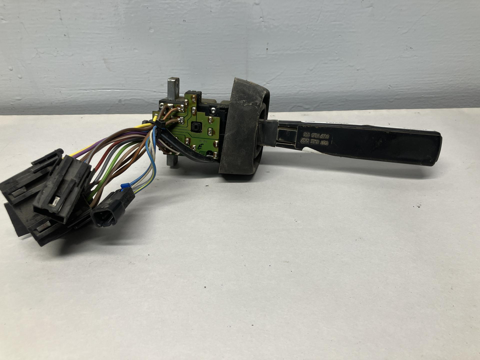 3172172 | Volvo VNM Turn Signal/Column Switch for Sale