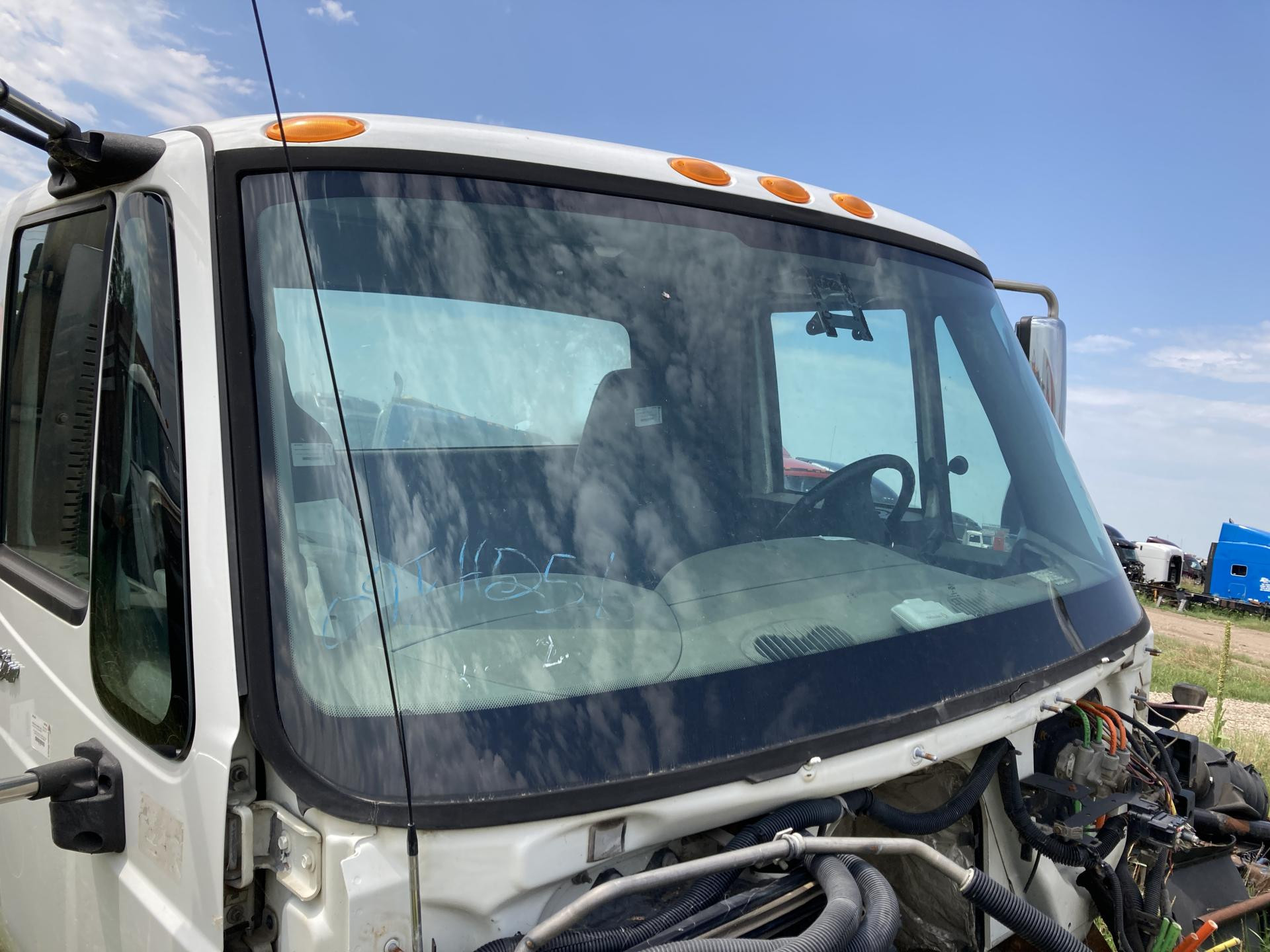 International DURASTAR (4400) Windshield for Sale