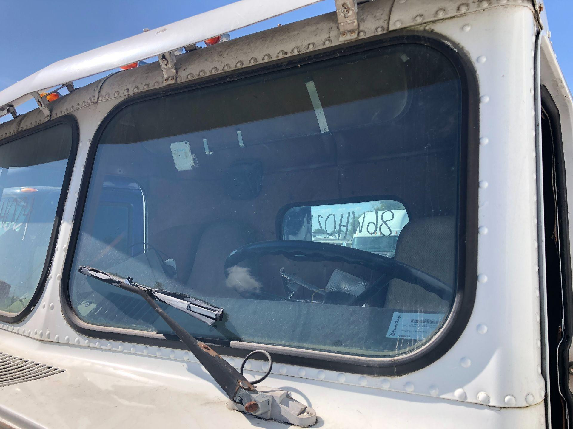 Freightliner FLC120 Windshield Seal for Sale