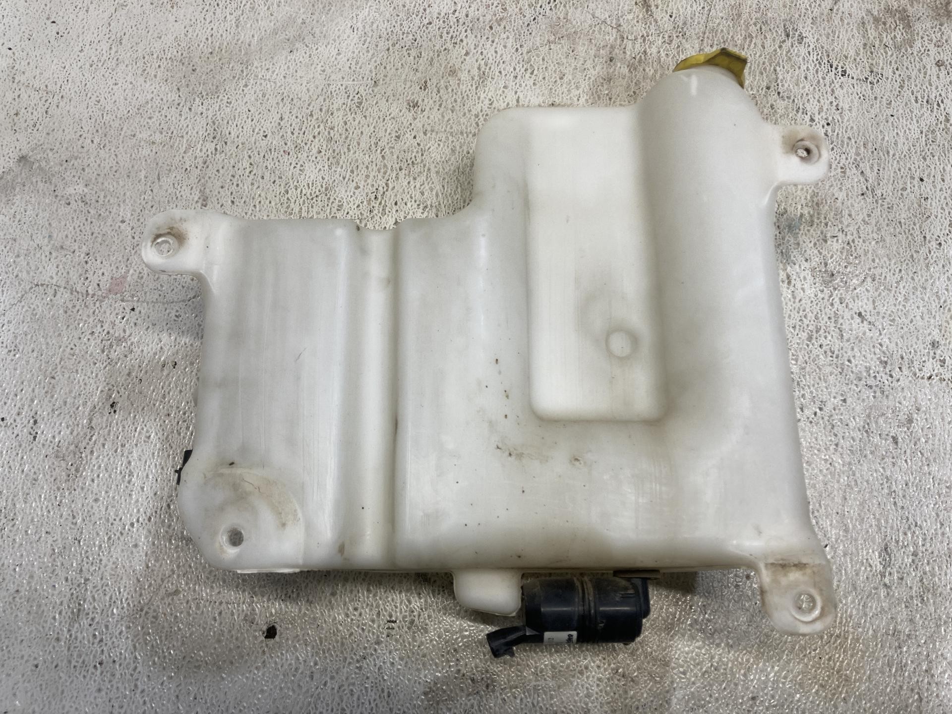 Mack GU813 Windshield Washer Reservoir for Sale