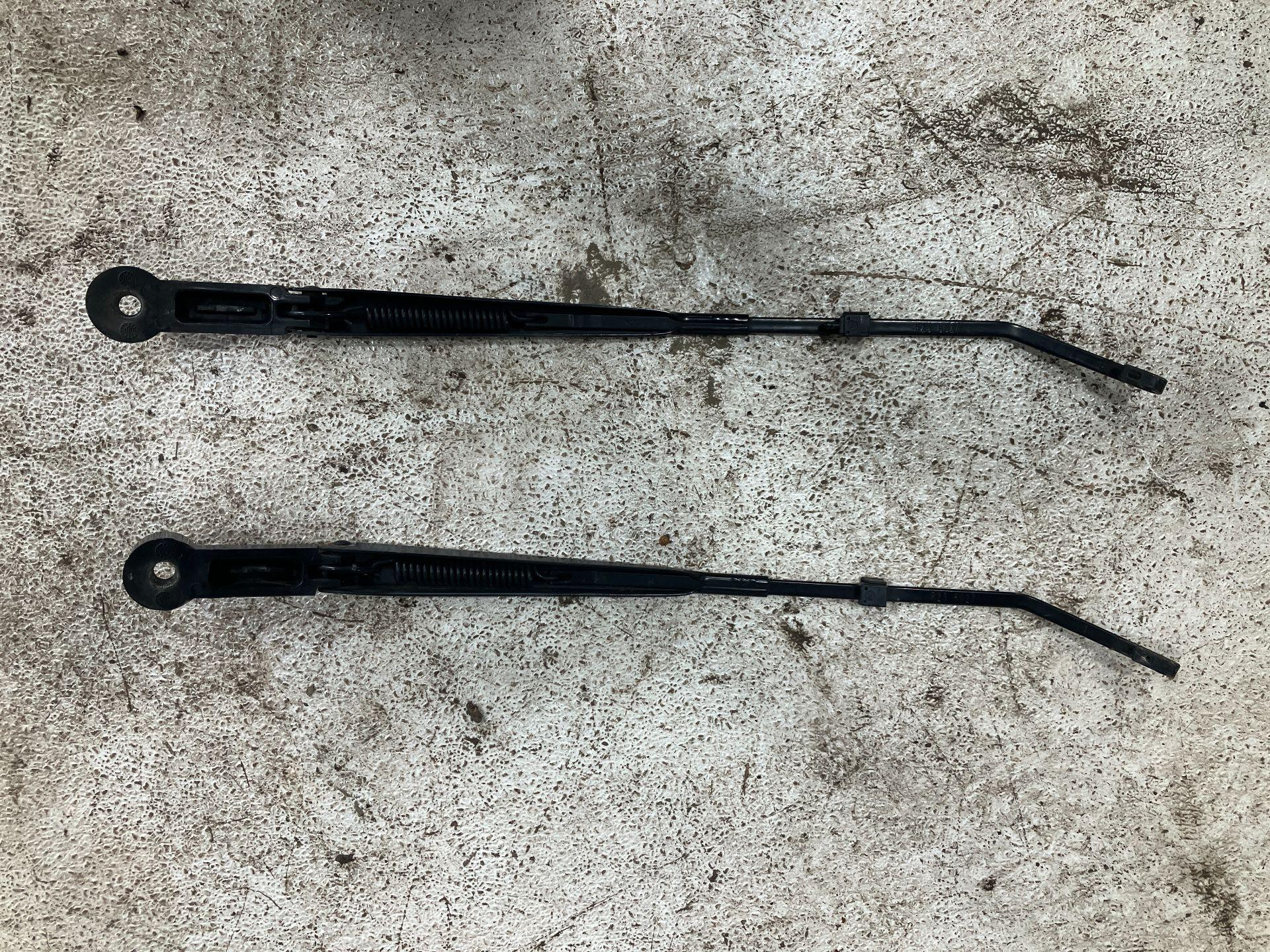 Peterbilt 579 Windshield Wiper Arm for Sale
