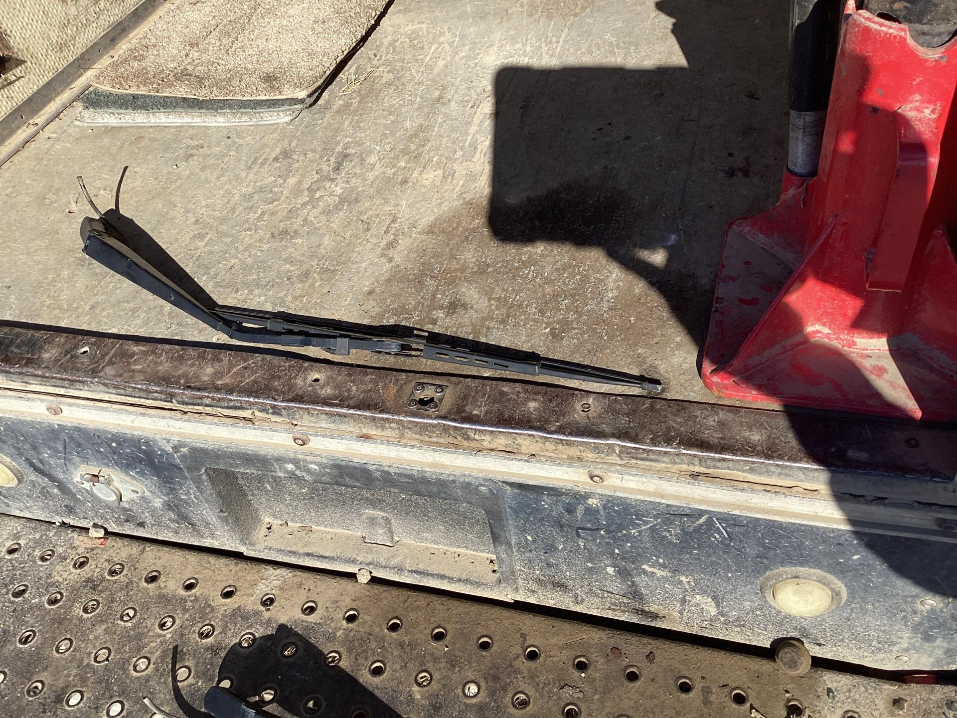 CAT CT660 Windshield Wiper Arm for Sale